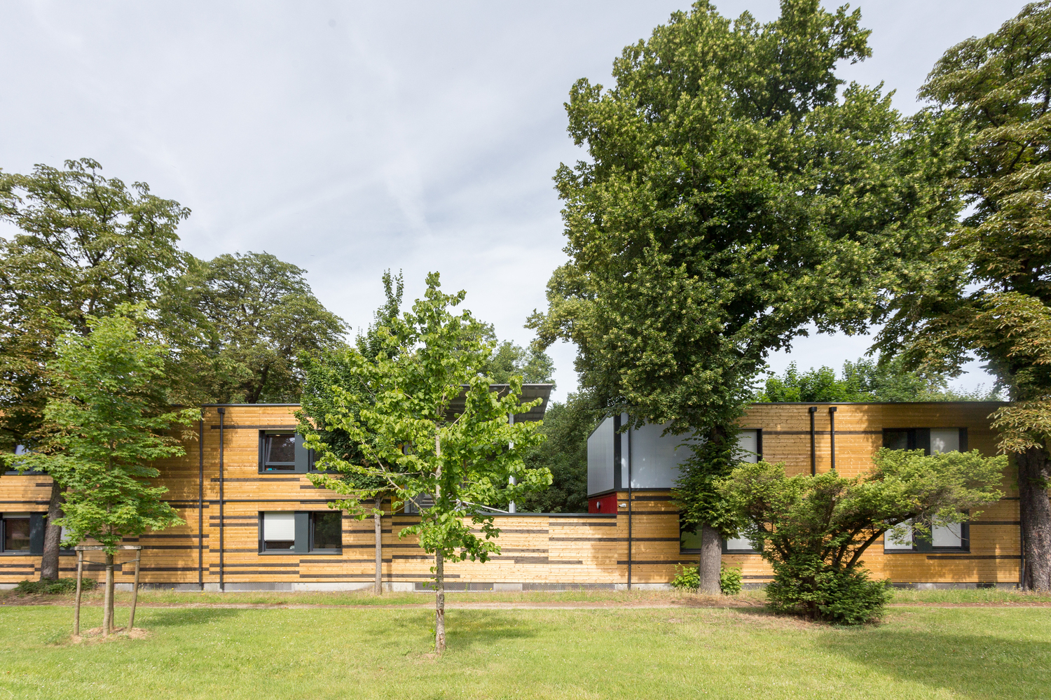 Gallery of Community Centers for Displaced Populations - 6