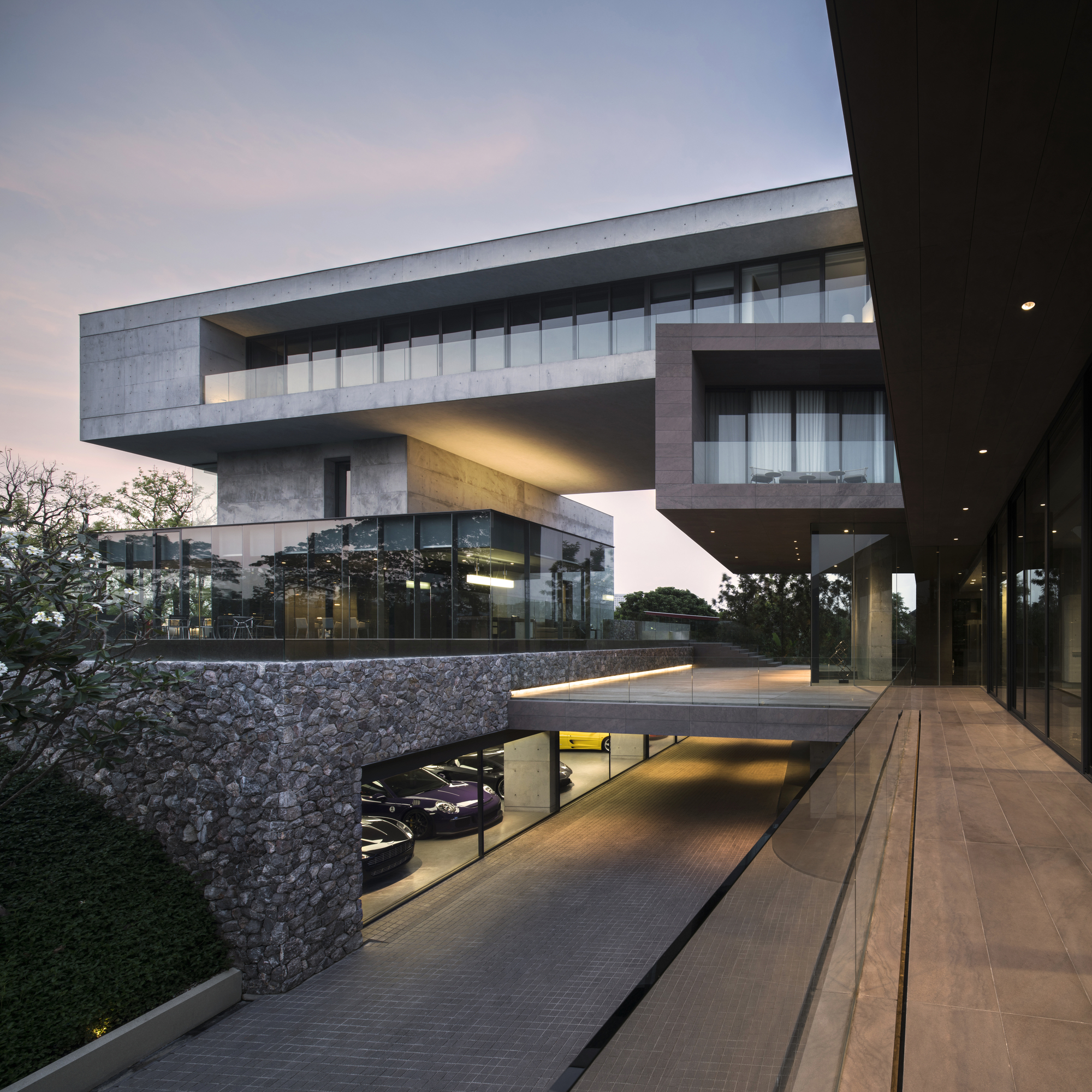 Gallery of Twisted House / Architects 49 House Design Limited - 5