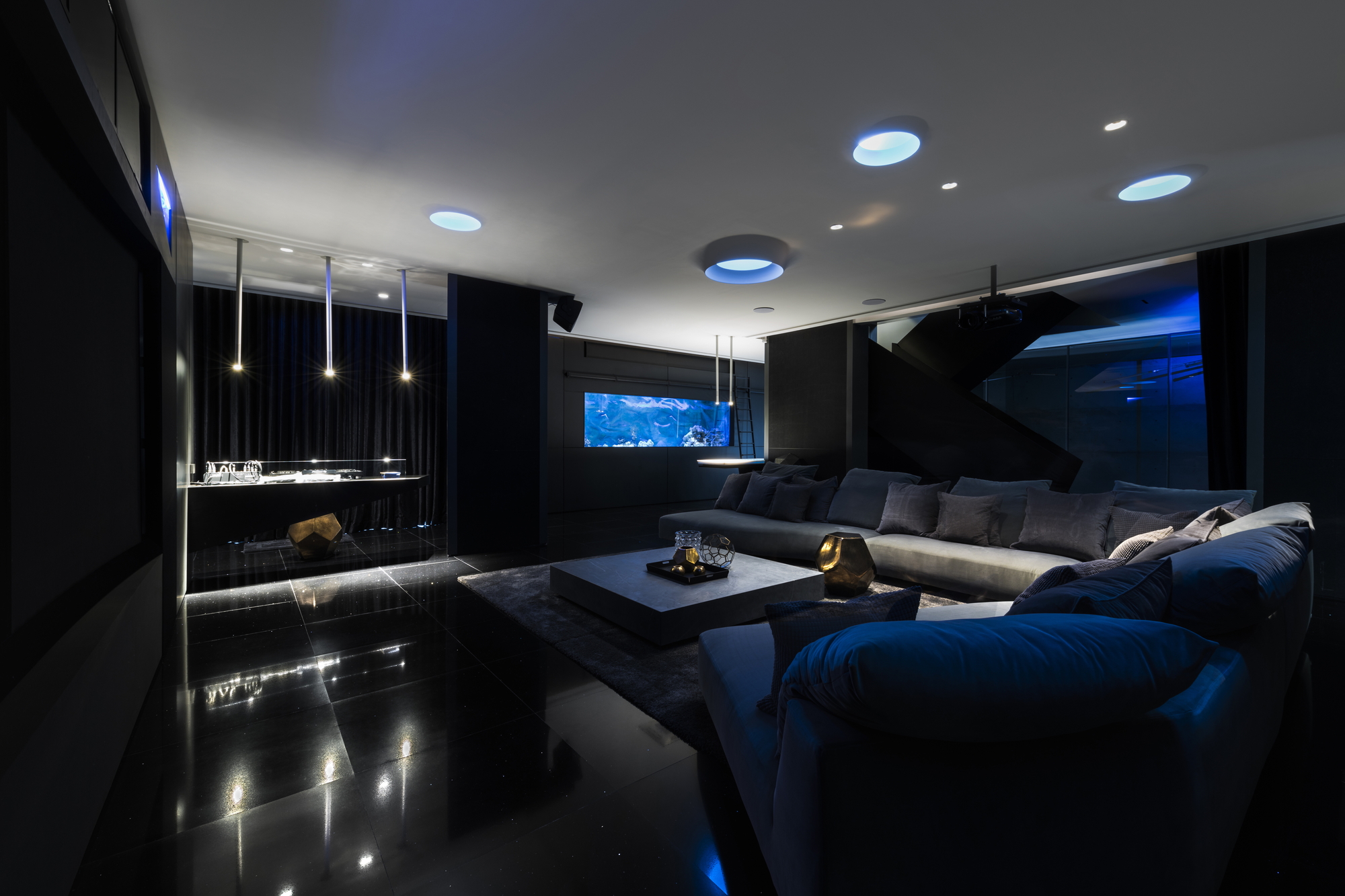 Gallery of Twisted House / Architects 49 House Design Limited - 14