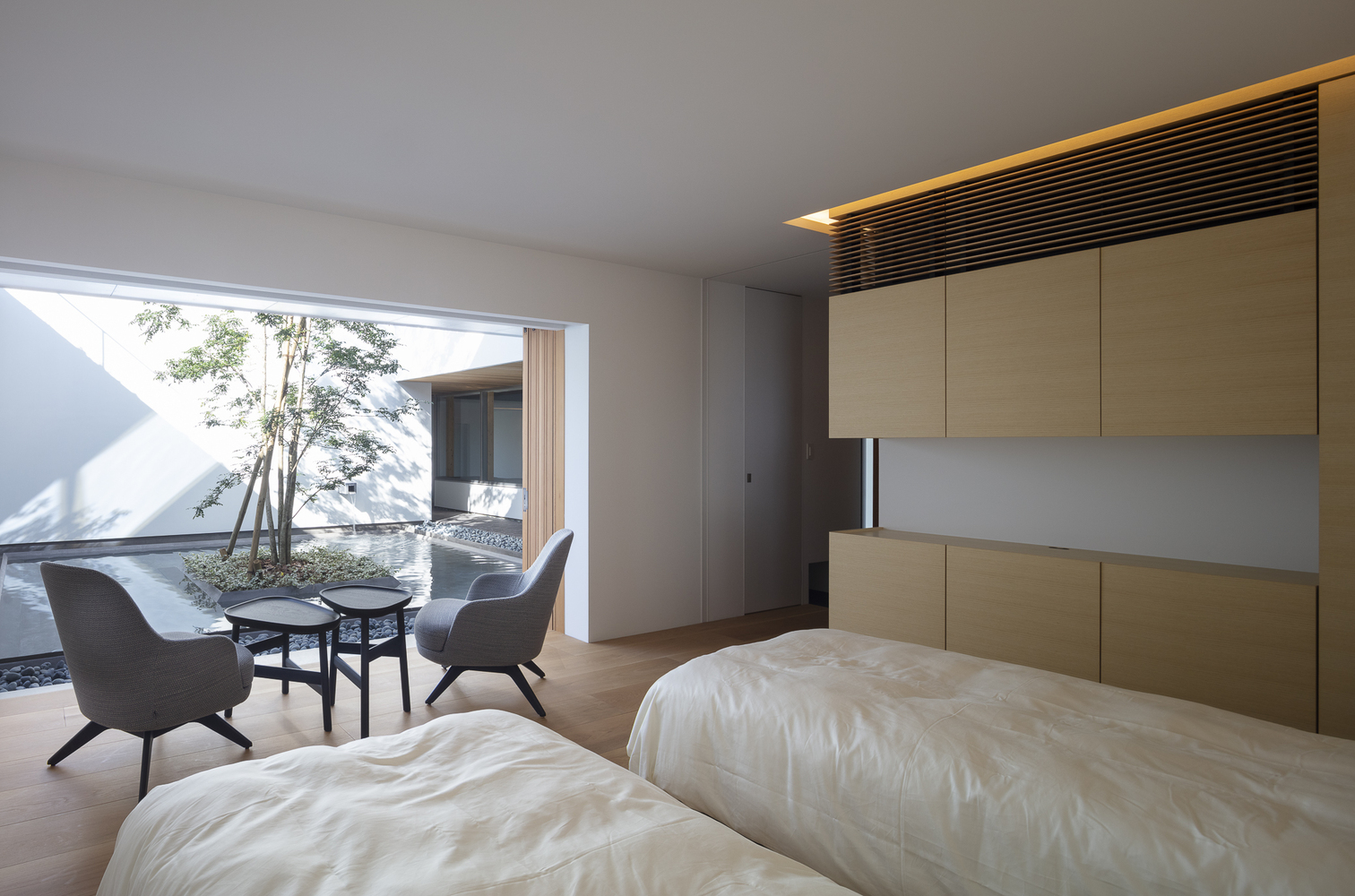 Gallery of Roadside House / K+S Architects - 9