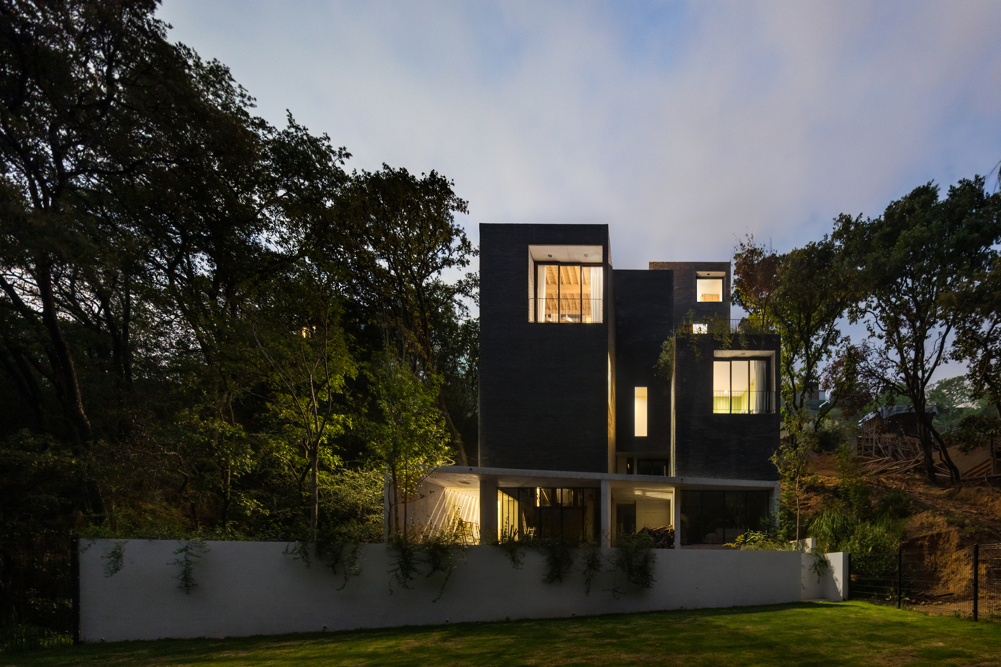 Gallery of CAB House / Estudio MMX - 14