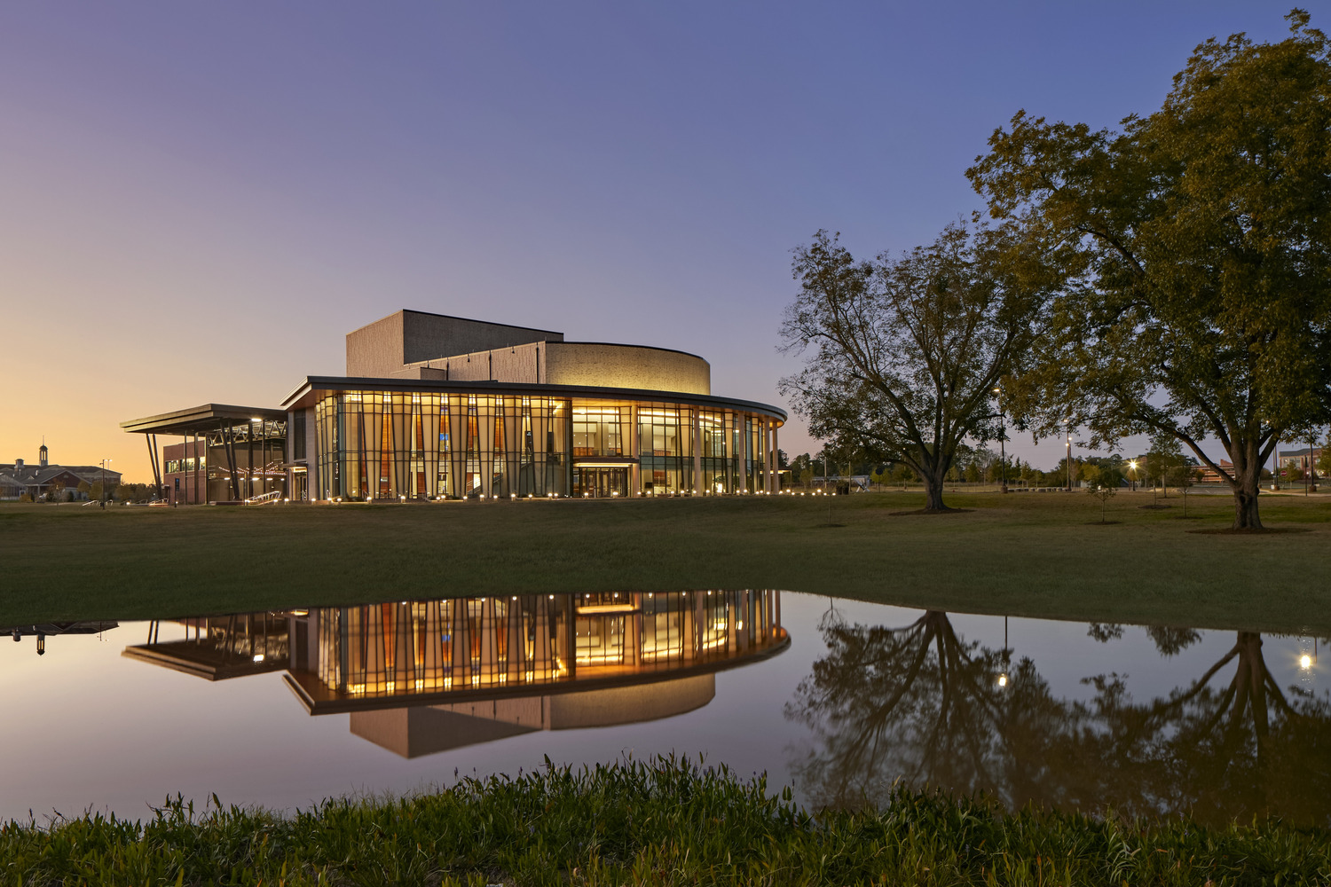 Gallery of Jay and Susie Gogue Performing Arts Center / Wilson Butler ...