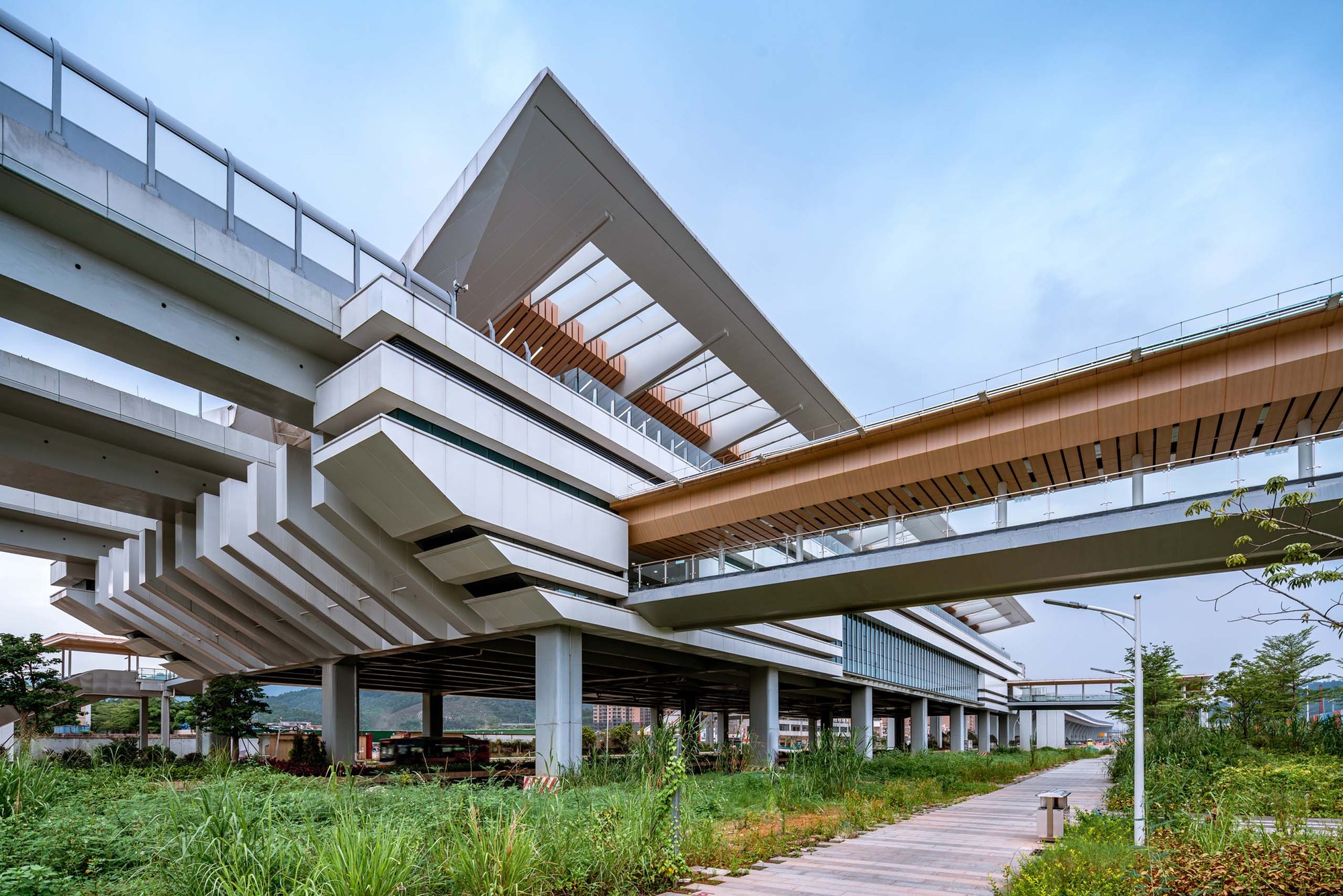Gallery of Elevated Stations of Guangzhou Metro Line 21 / GDAD - 3