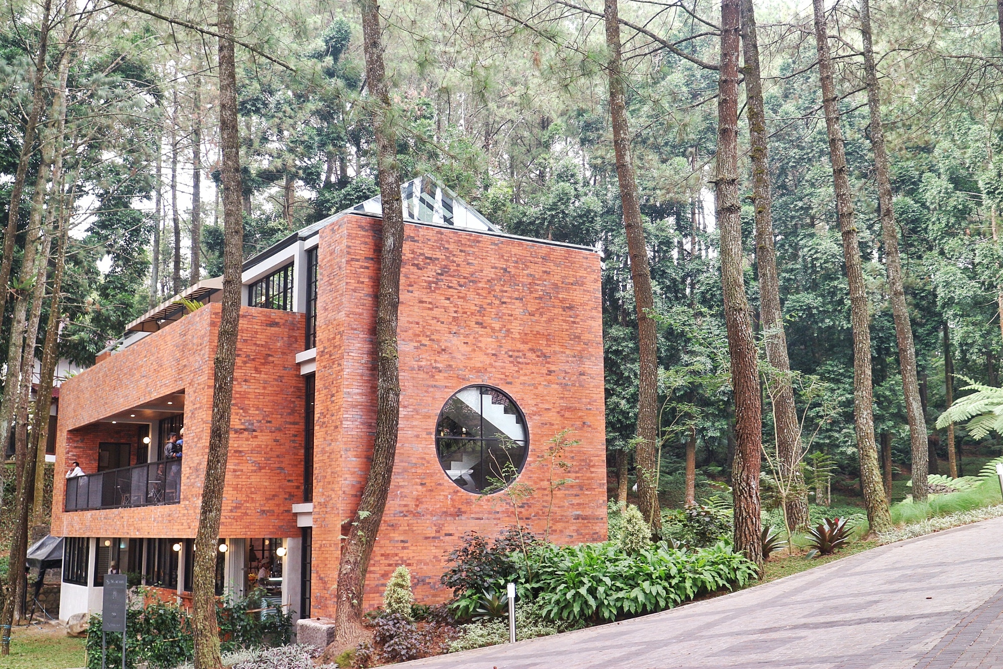 Galeria de Restaurante Lakehouse / LUWIST - 17