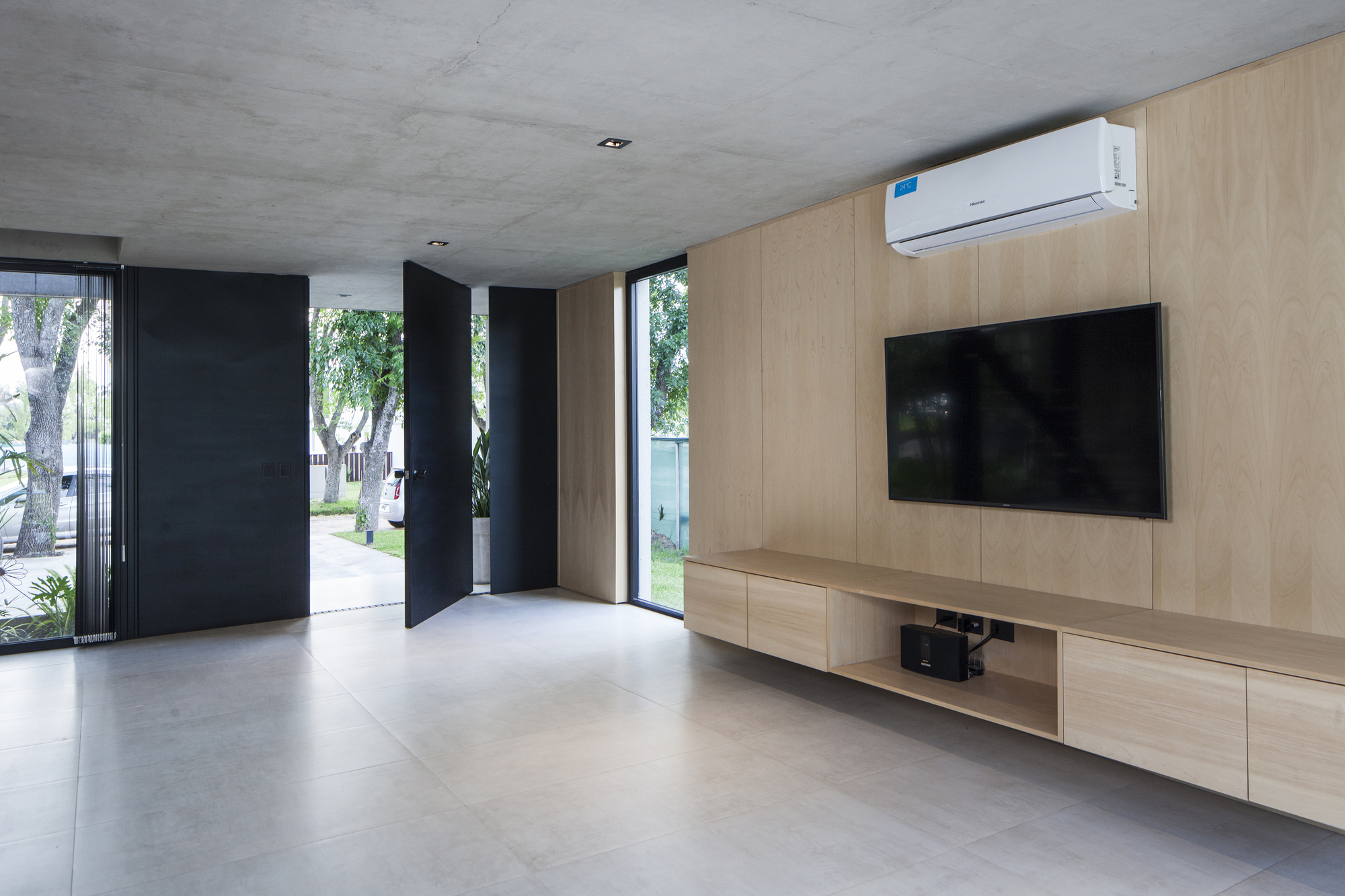 Gallery of Black House / Estudio V2 Arquitectos - 6