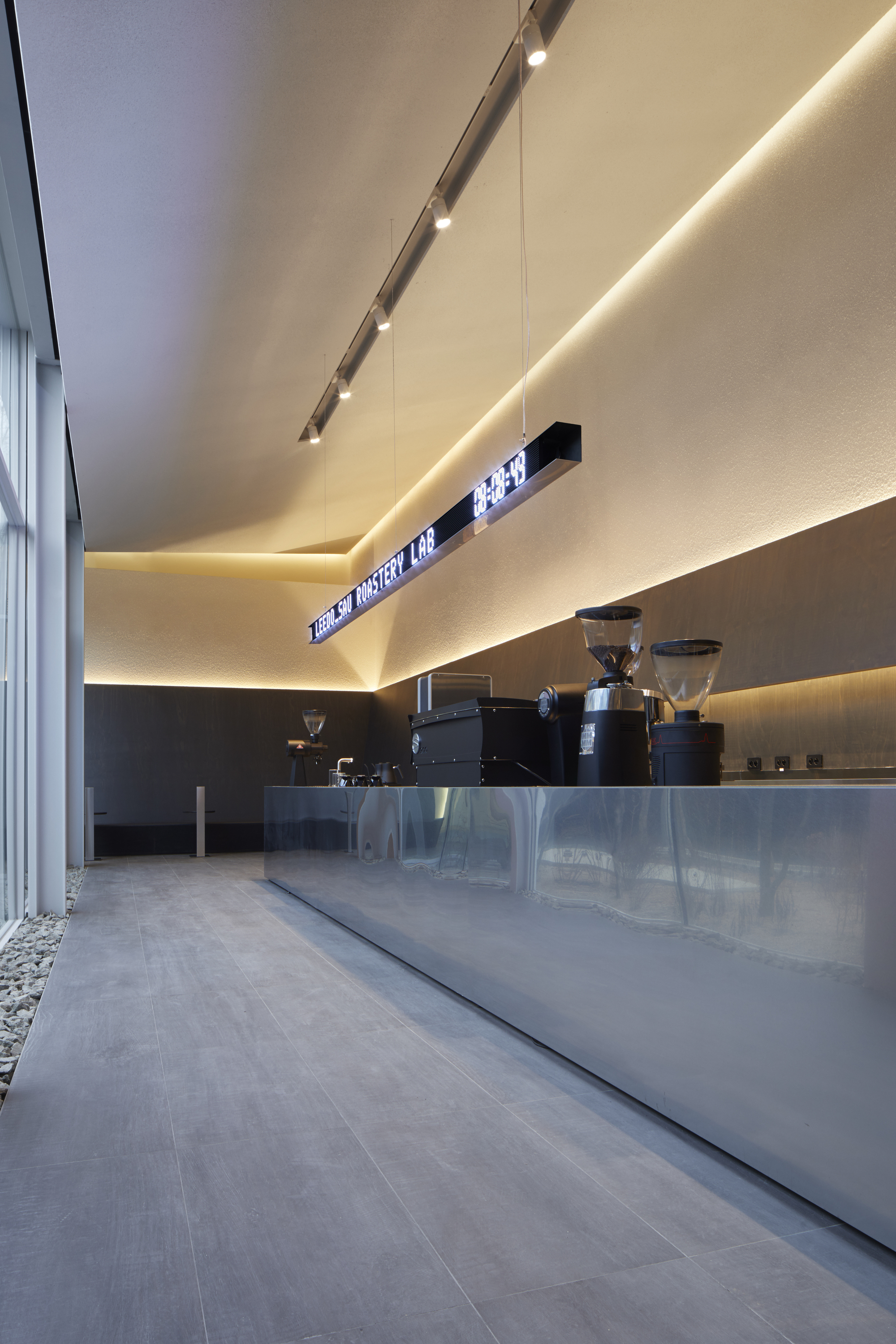 Gallery of LEEDO SAU Coffee / ATMOROUND - 4