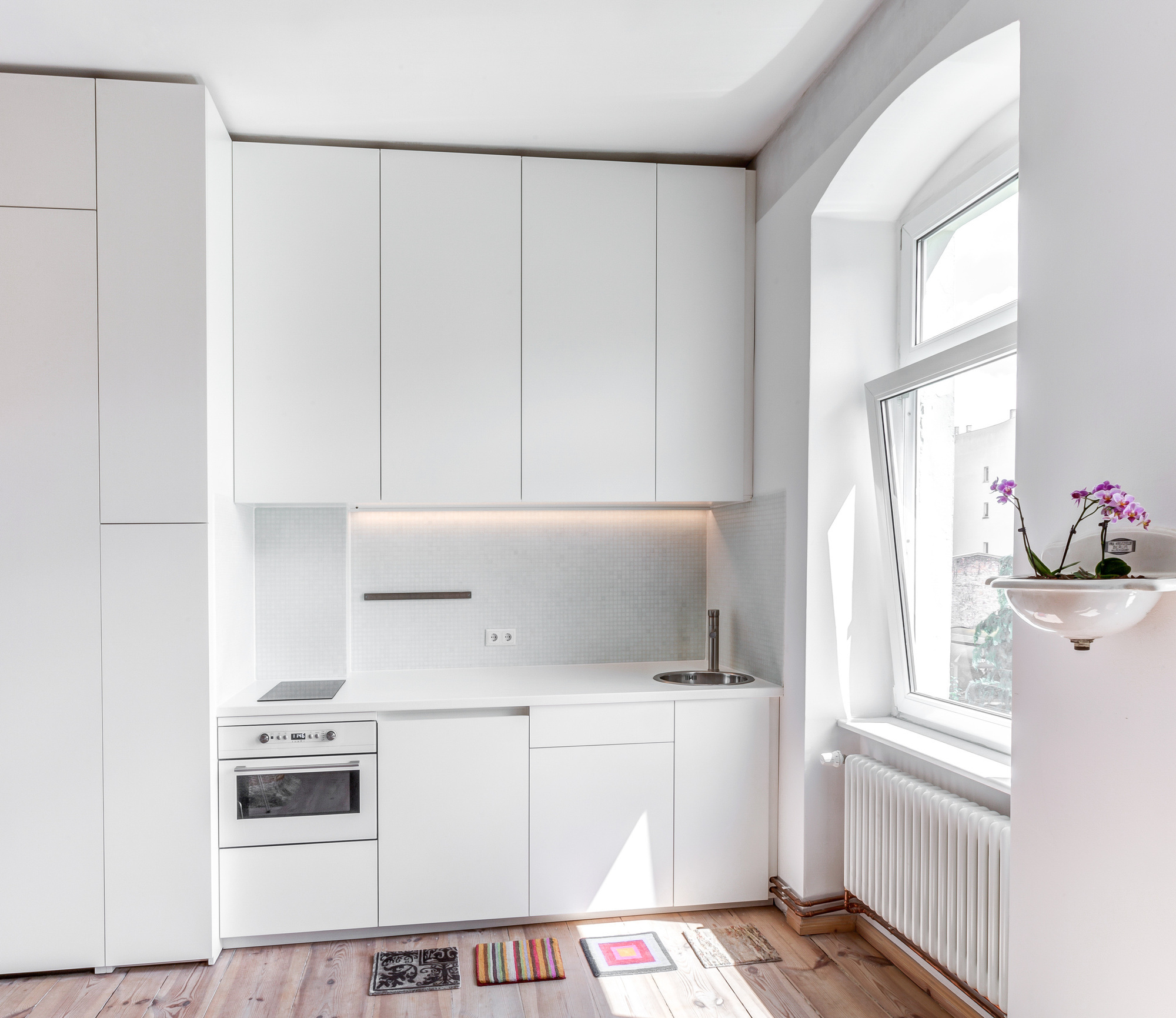 Gallery of Monochromatic Kitchens: 3 Design Strategies with a Single ...