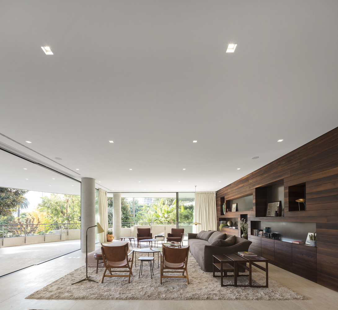 Gallery of La Petite Afrique Building / Isay Weinfeld - 12