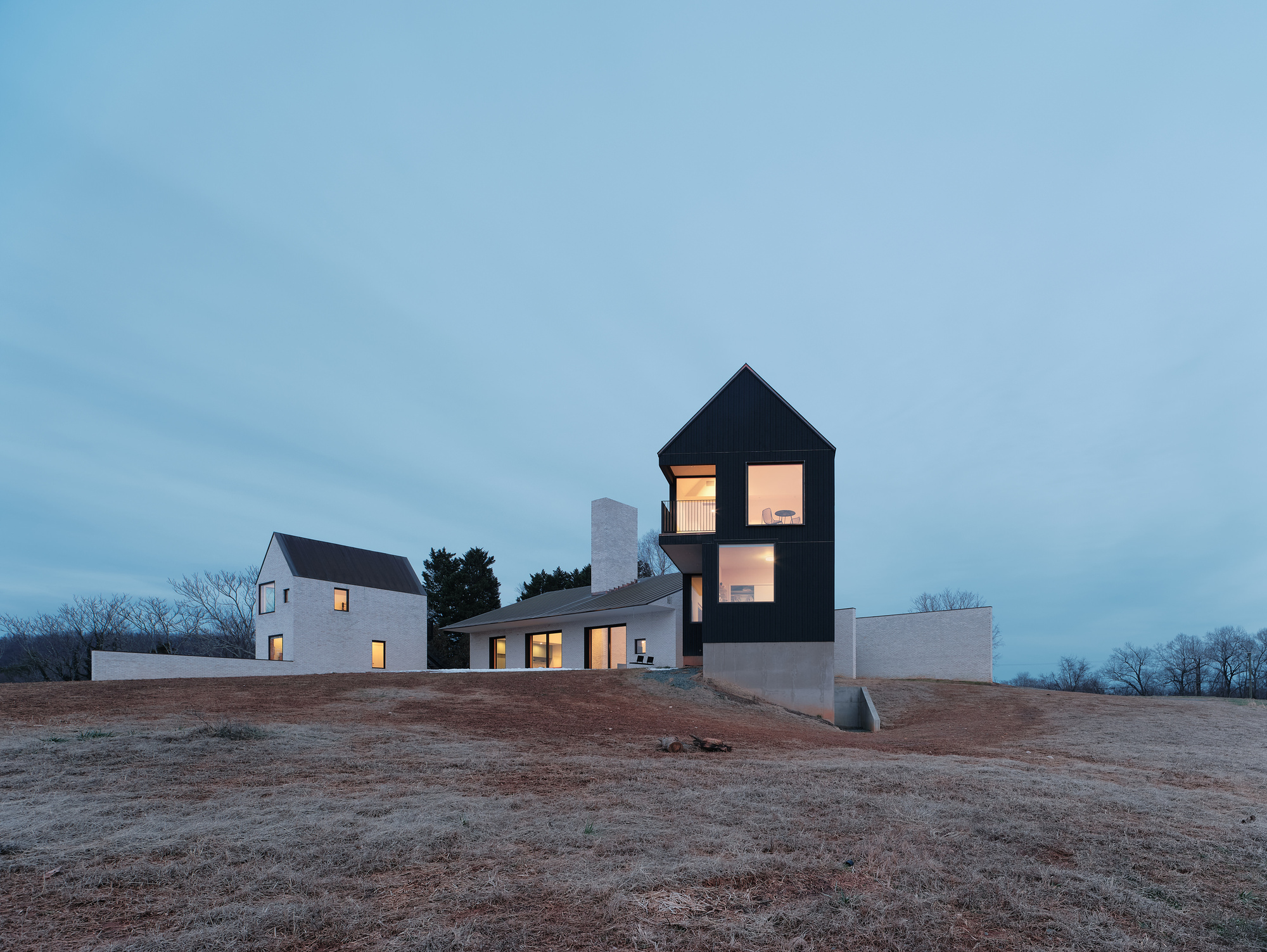 Gallery of Three Chimney House / TW Ryan Architecture - 9
