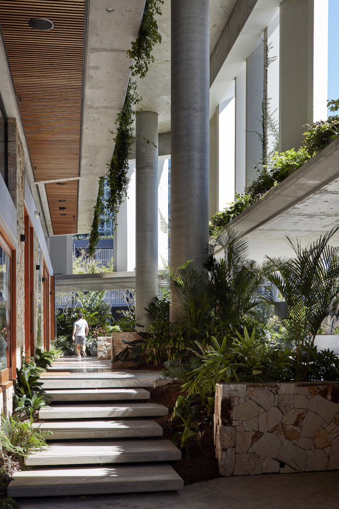 Gallery of Lucent Apartment Building / Plazibat Architects - 2