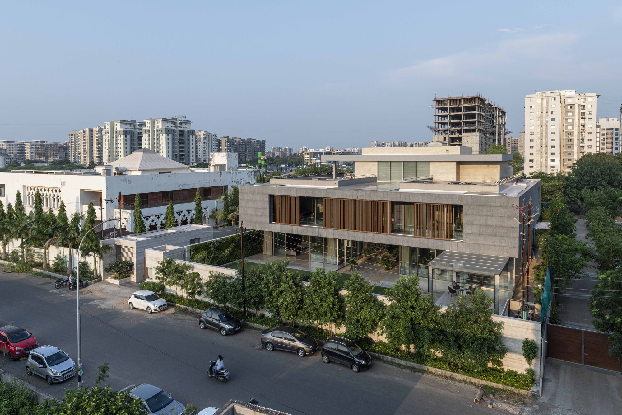 Gallery of H-House / Co.lab Design Studio - 7