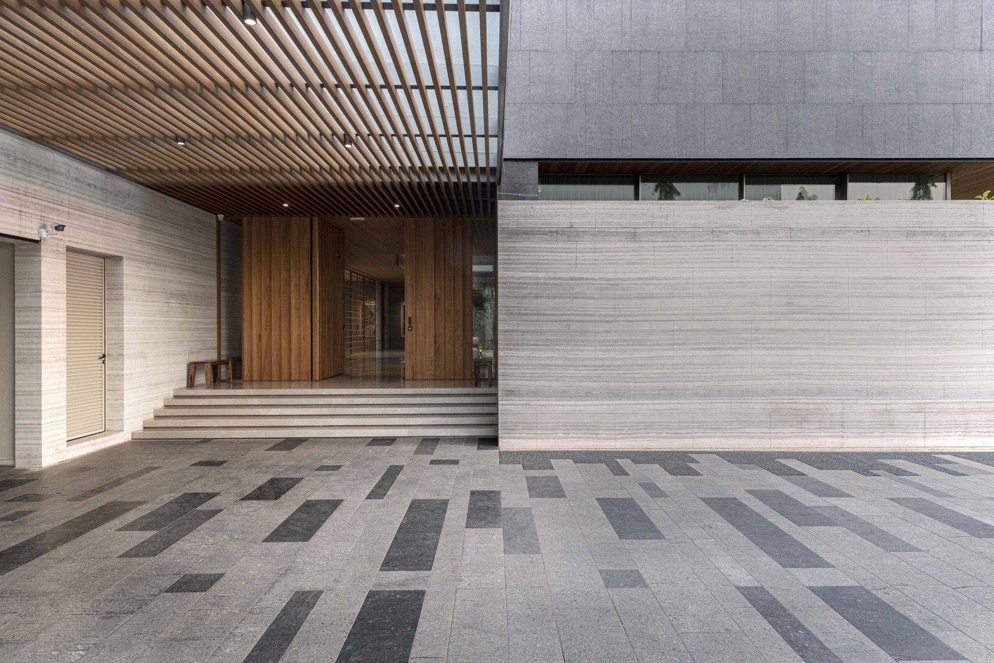 Gallery of H-House / Co.lab Design Studio - 14