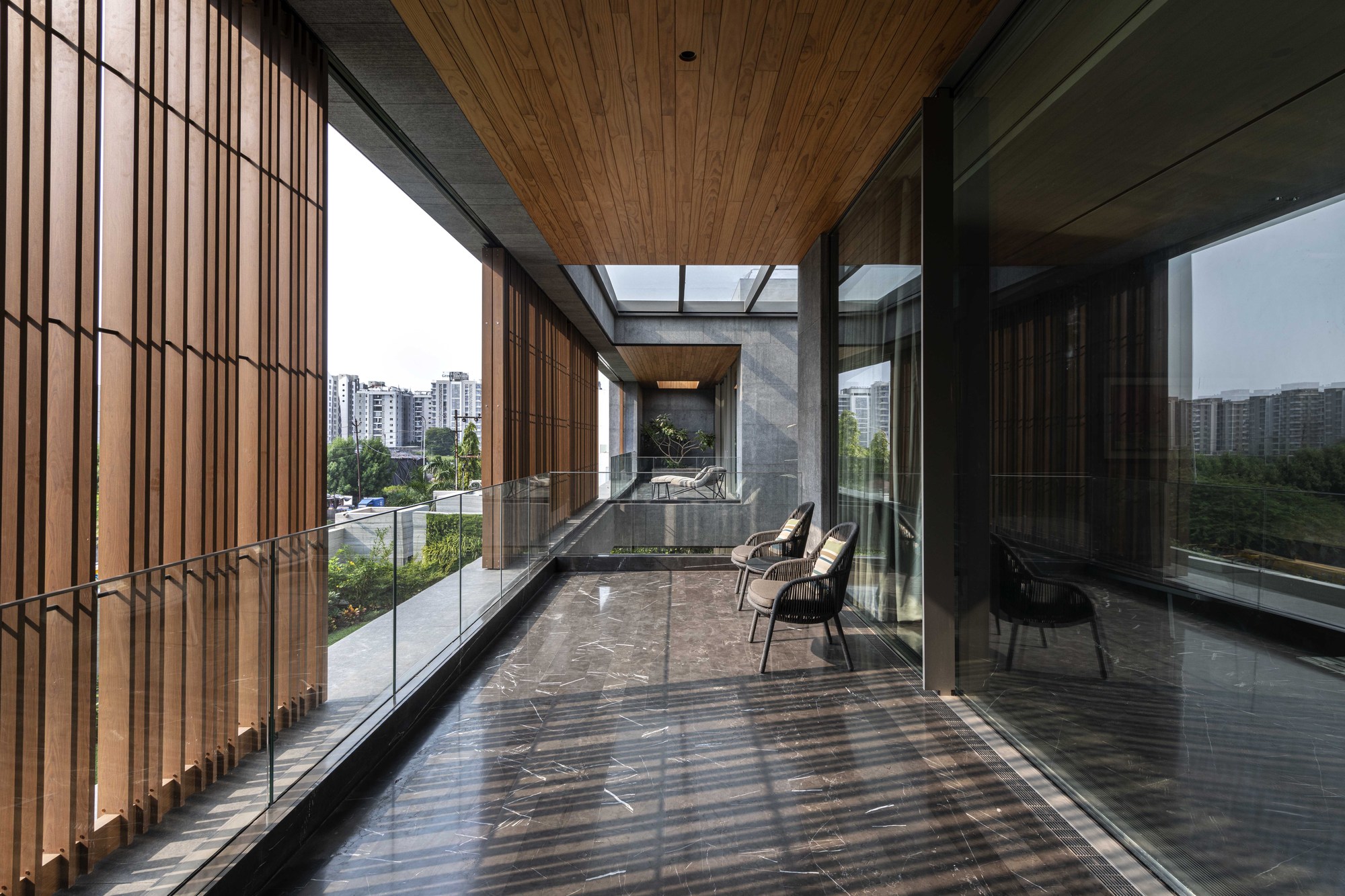 Gallery of H-House / Co.lab Design Studio - 2