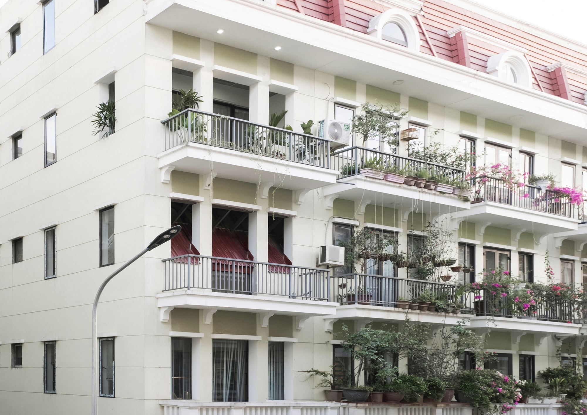 Gallery of Inside Uniform House / NNA+ - 16