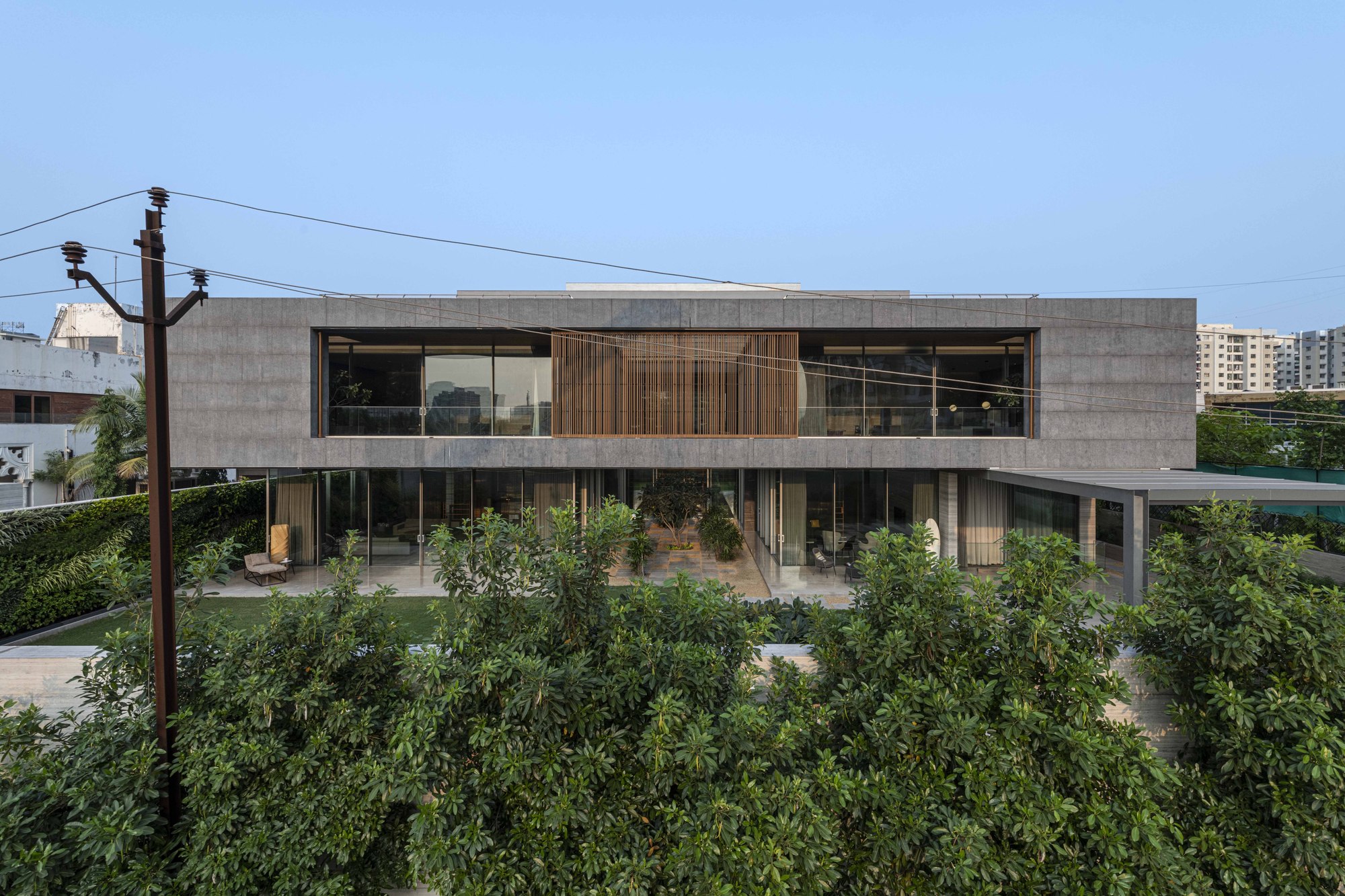 Gallery of H-House / Co.lab Design Studio - 25