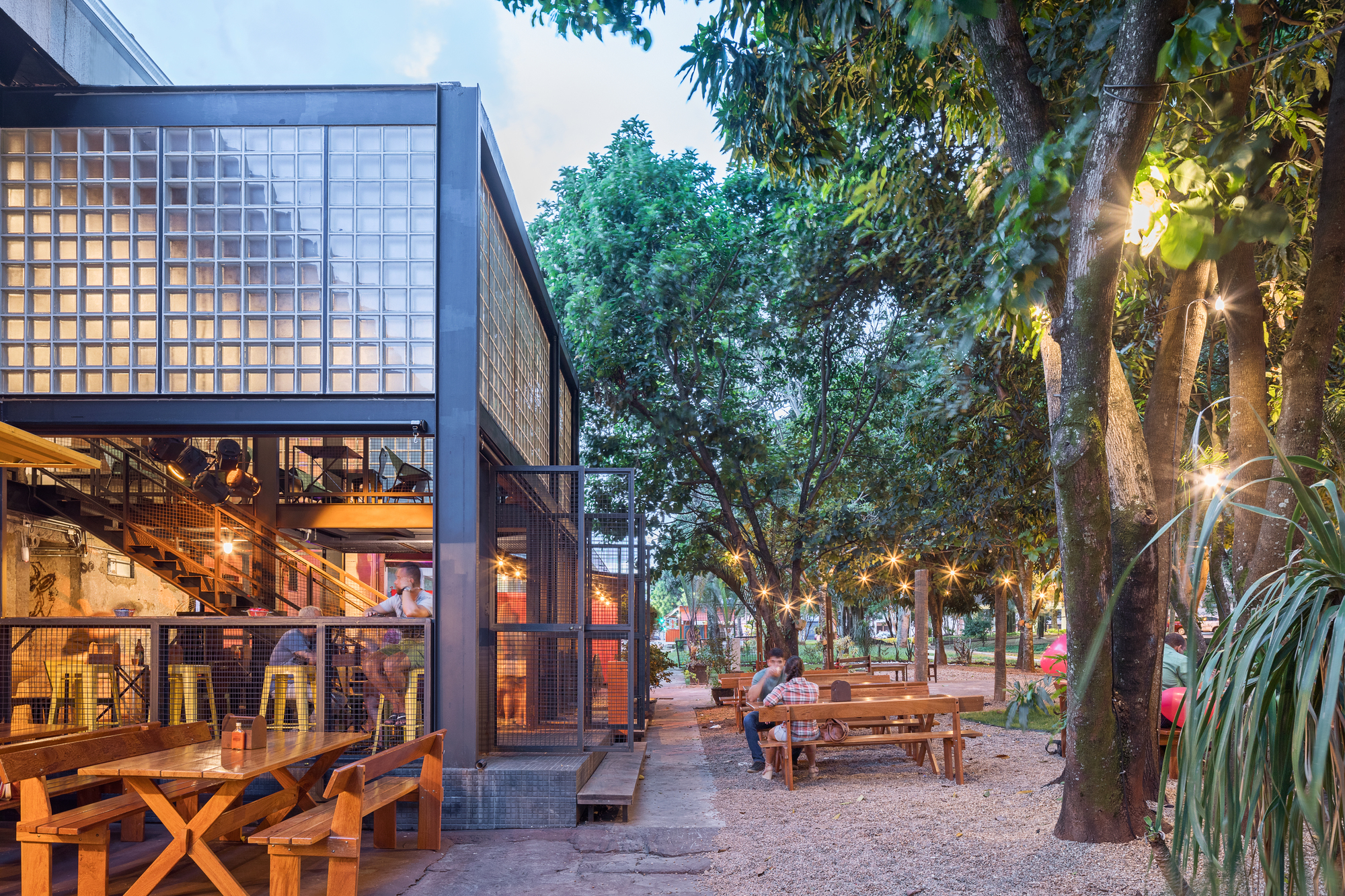 Gallery of Ricco Burger Restaurant / BLOCO Arquitetos - 16
