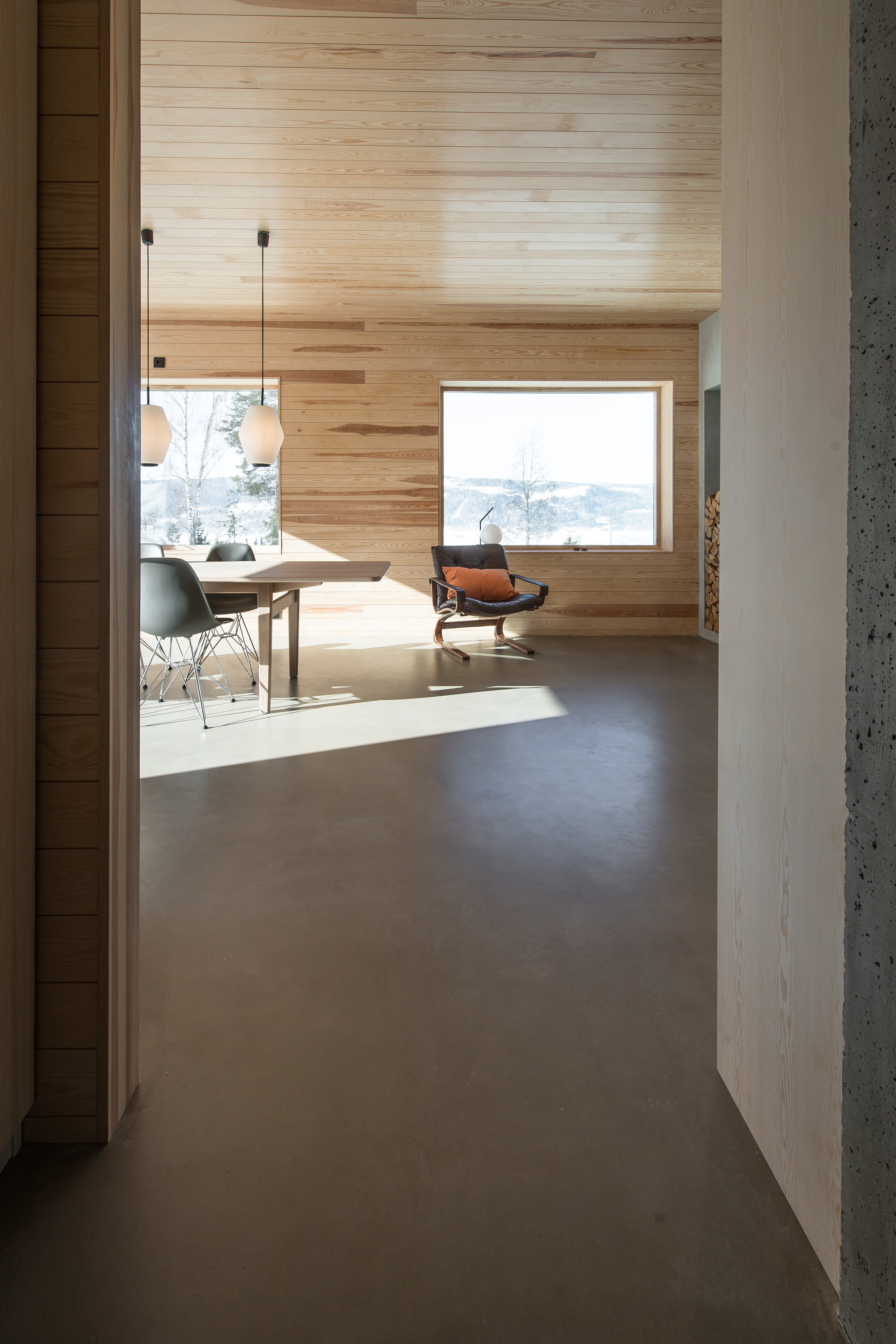 Gallery of House in Red Concrete / Sanden+Hodnekvam Architects - 11