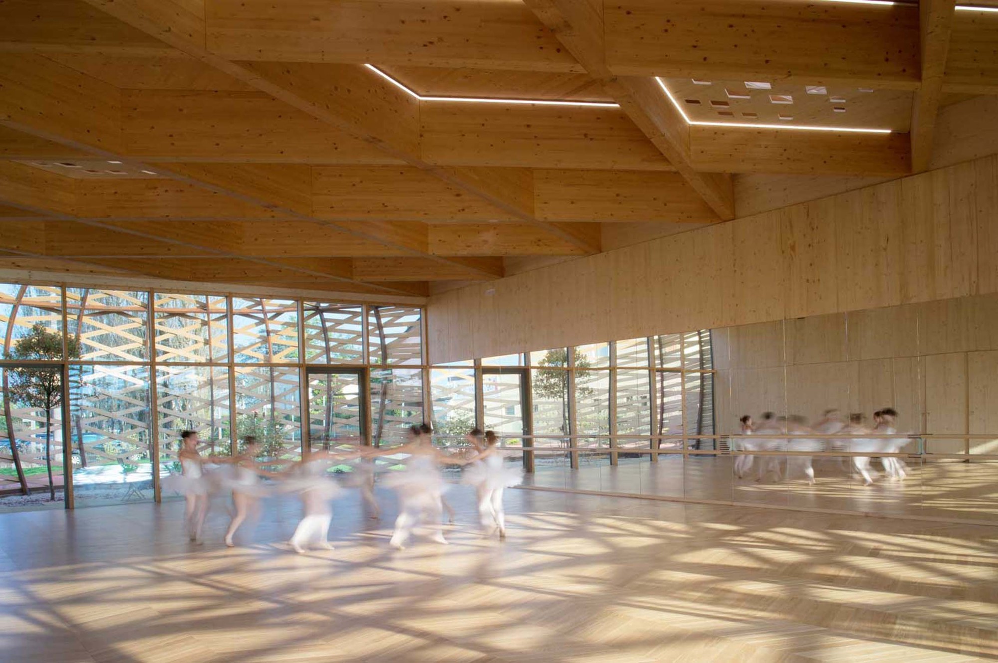 Gallery of Workshop Ricostruzione - The New Dance School / Mario ...