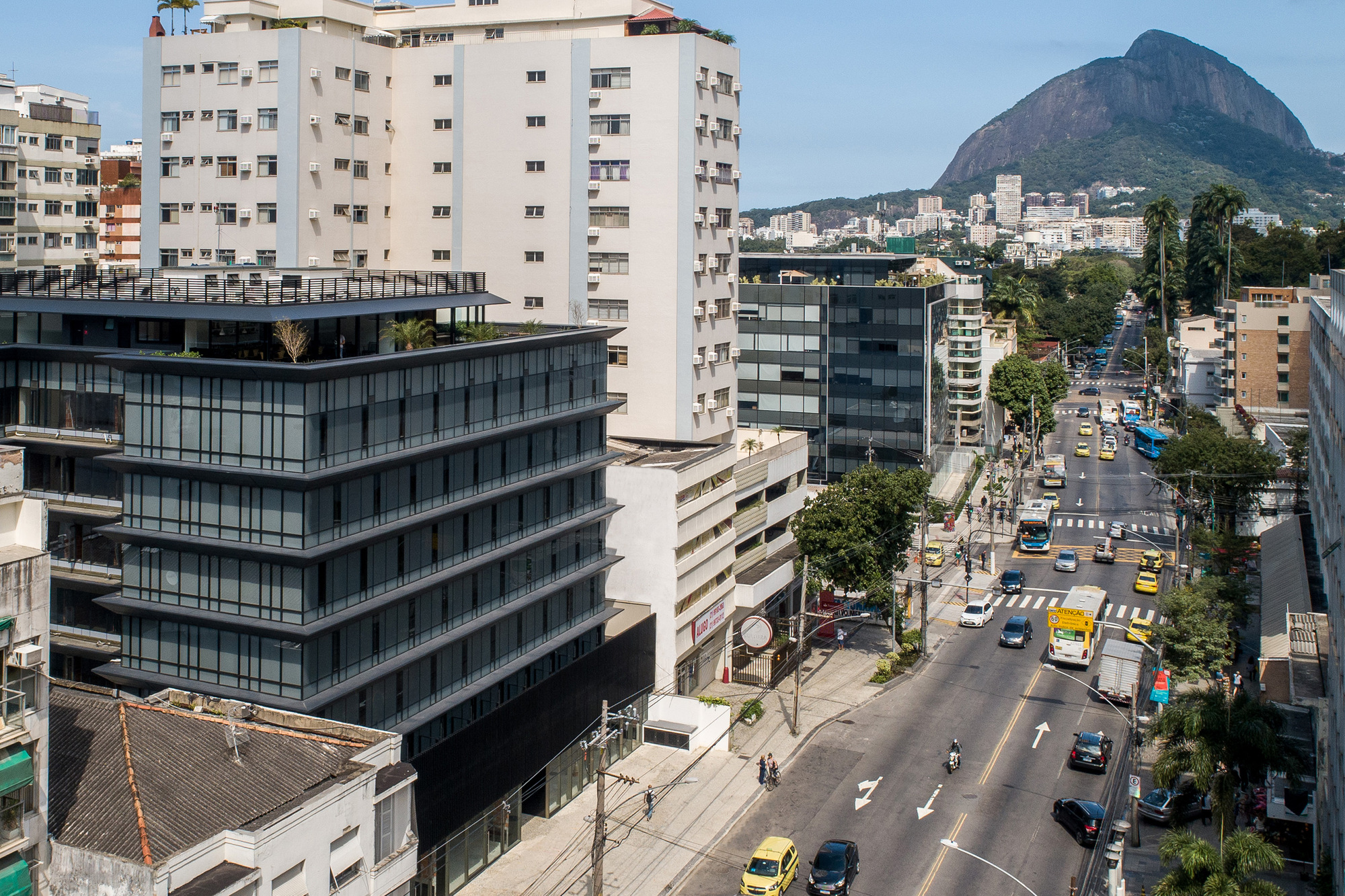 Gallery of Pulse Office Building / Jacobsen Arquitetura - 11