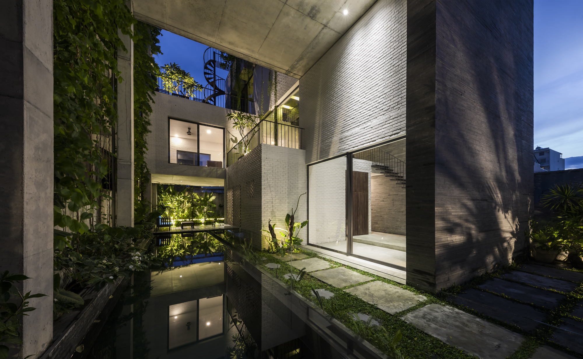 Gallery of Thang House / VTN Architects - 26
