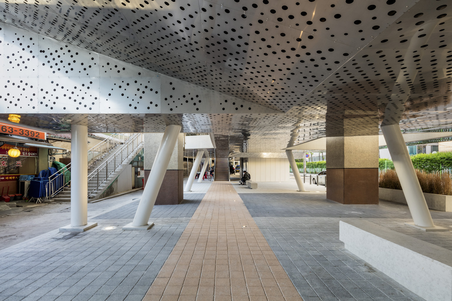 Gallery of Roof Square / HG-Architecture - 11