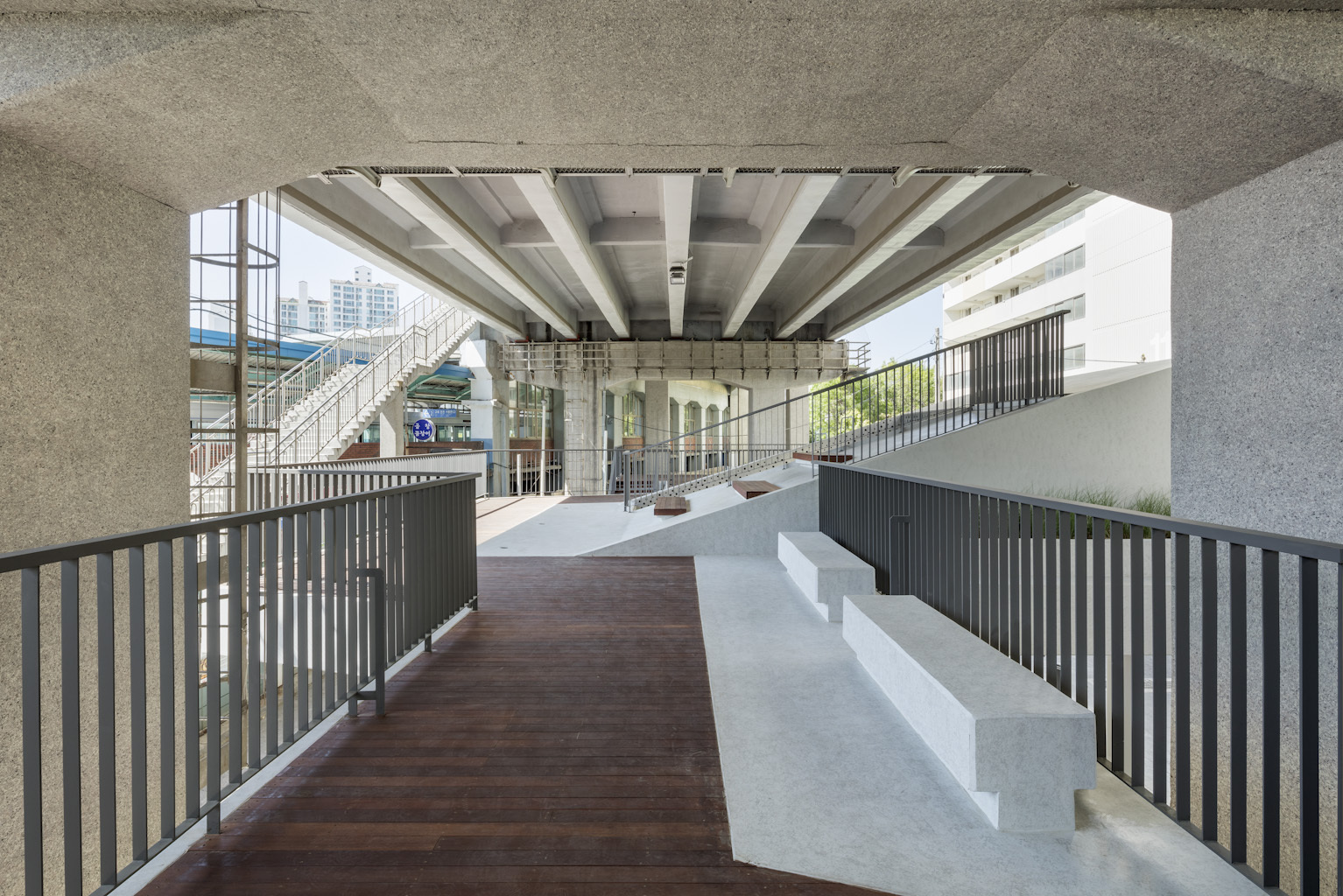 Gallery of Roof Square / HG-Architecture - 18