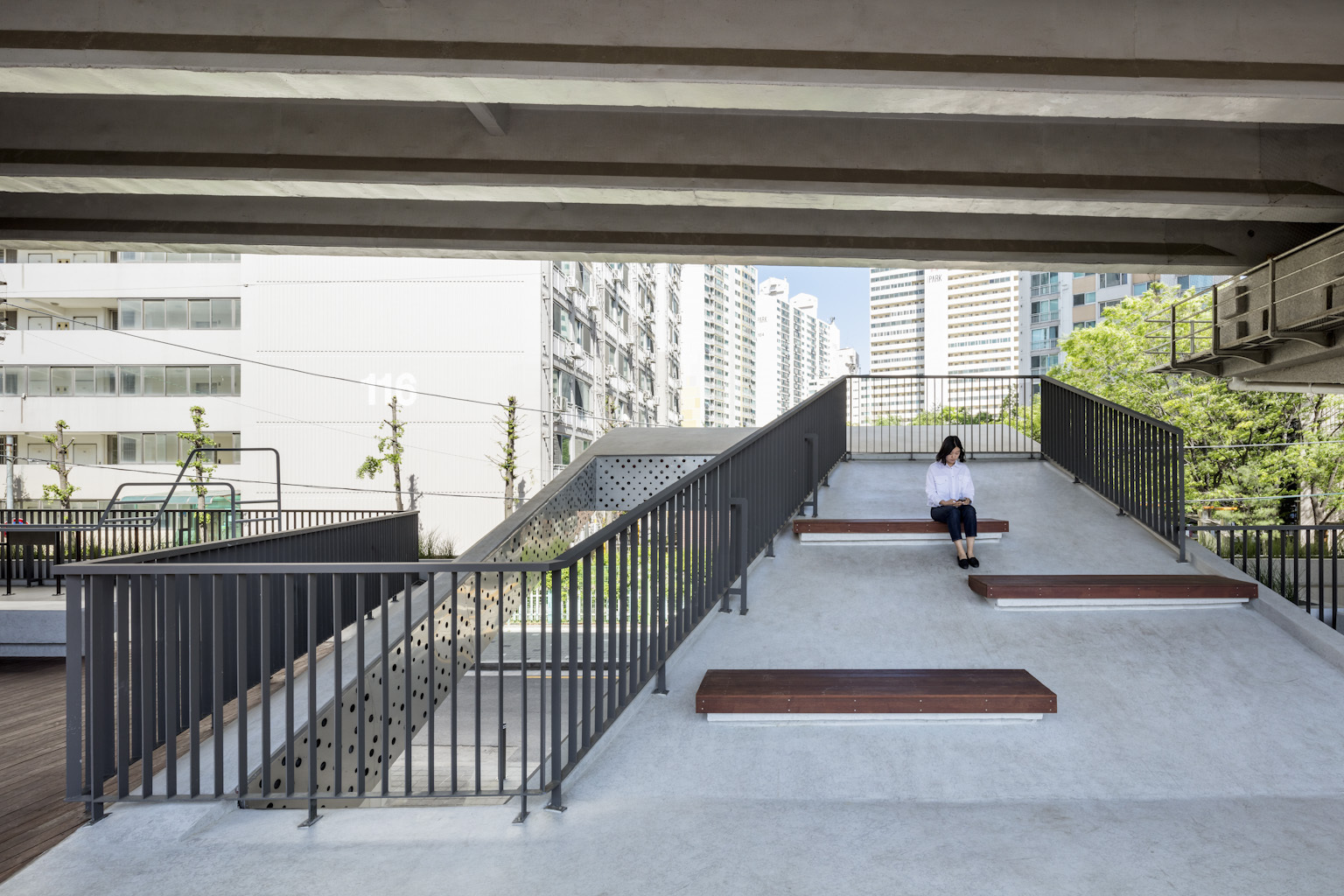 Gallery of Roof Square / HG-Architecture - 5