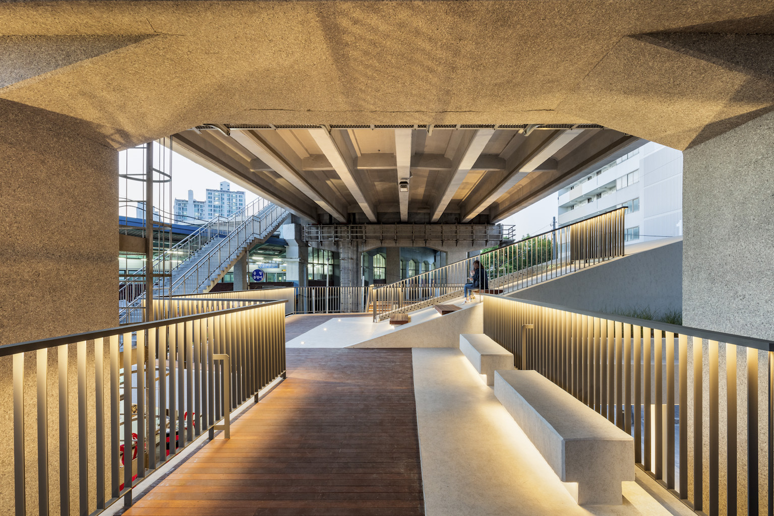 Gallery of Roof Square / HG-Architecture - 7