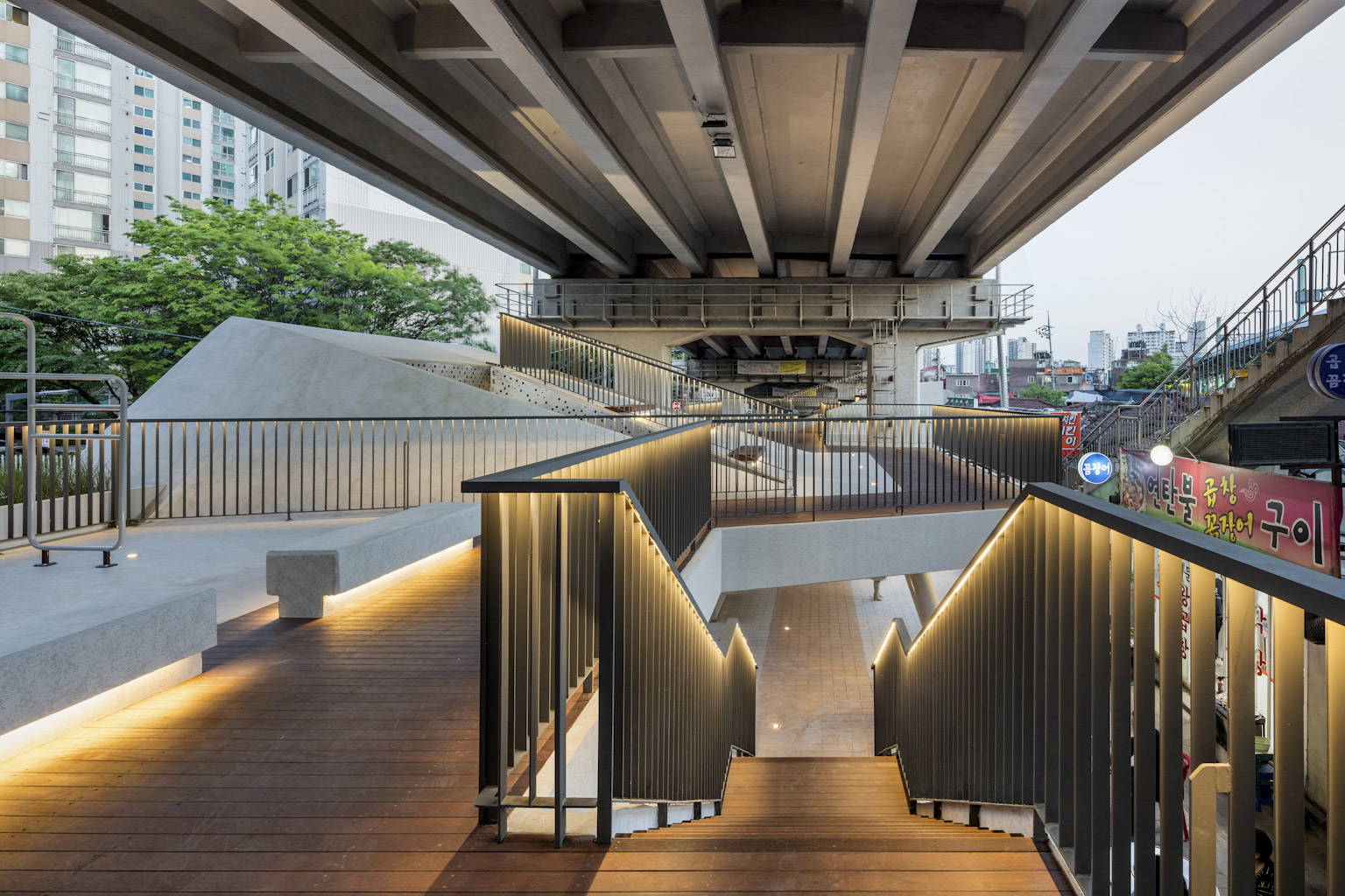 Gallery of Roof Square / HG-Architecture - 3