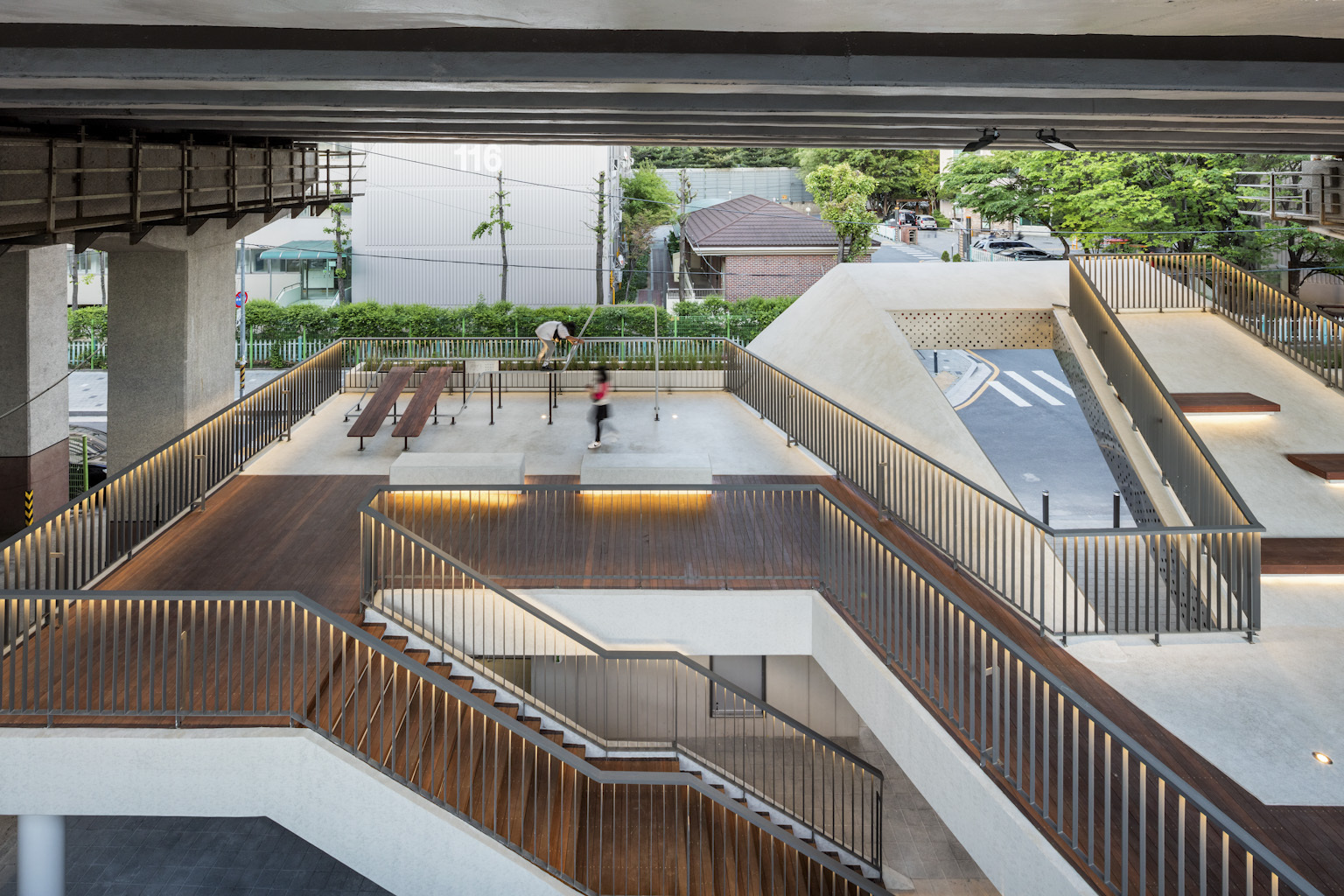 Gallery of Roof Square / HG-Architecture - 20