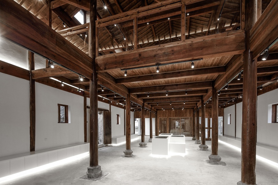 Gallery of The Contemporary Remodelling of Traditional Materials in ...