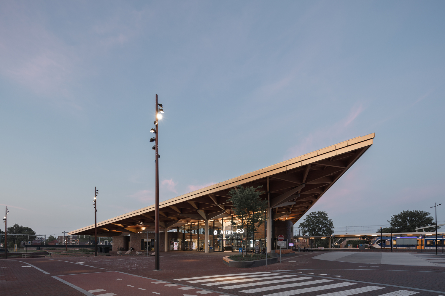 Gallery of Assen Station / Powerhouse Company + De Zwarte Hond - 7