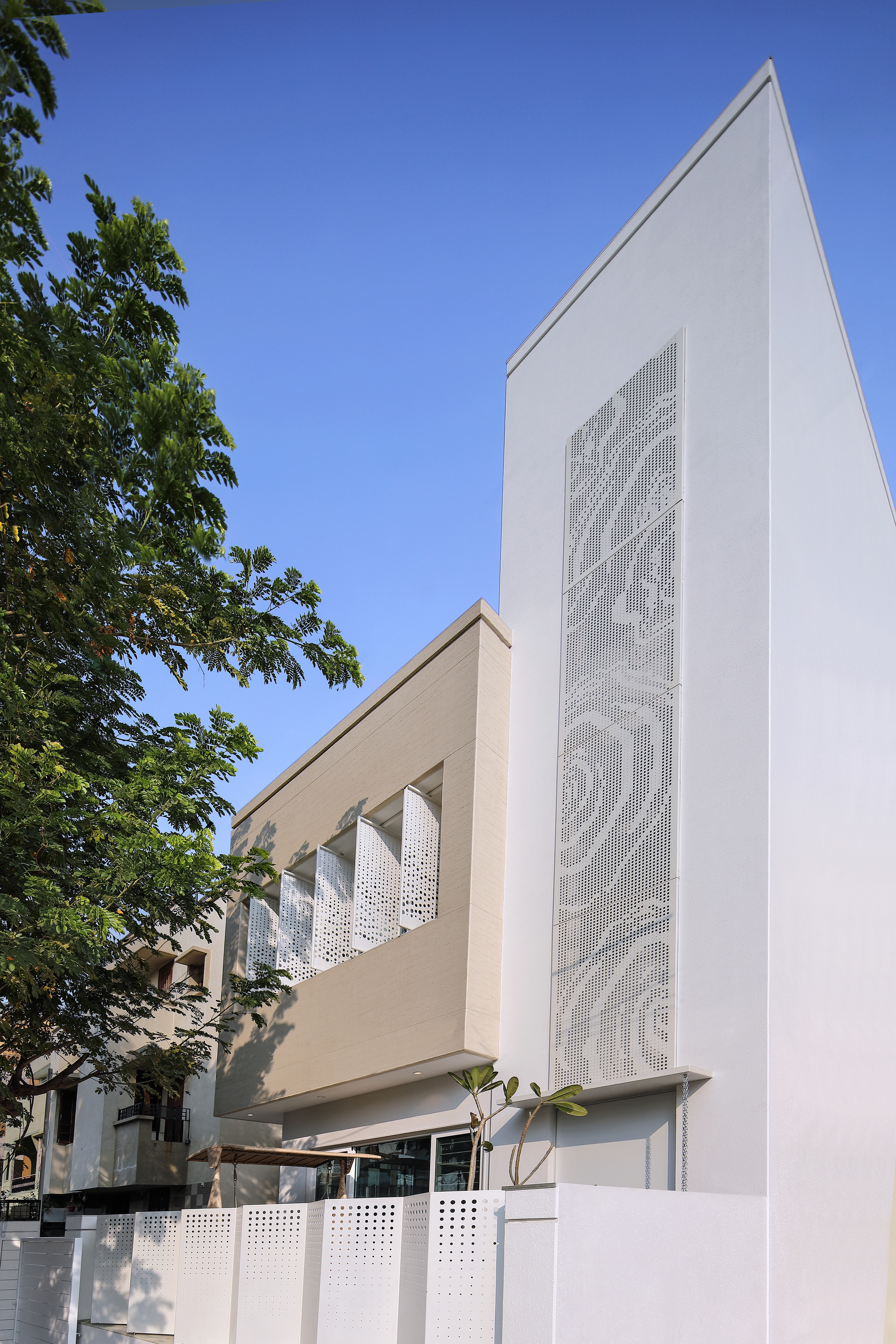 Gallery of Arham House / Dipen Gada and Associates - 5