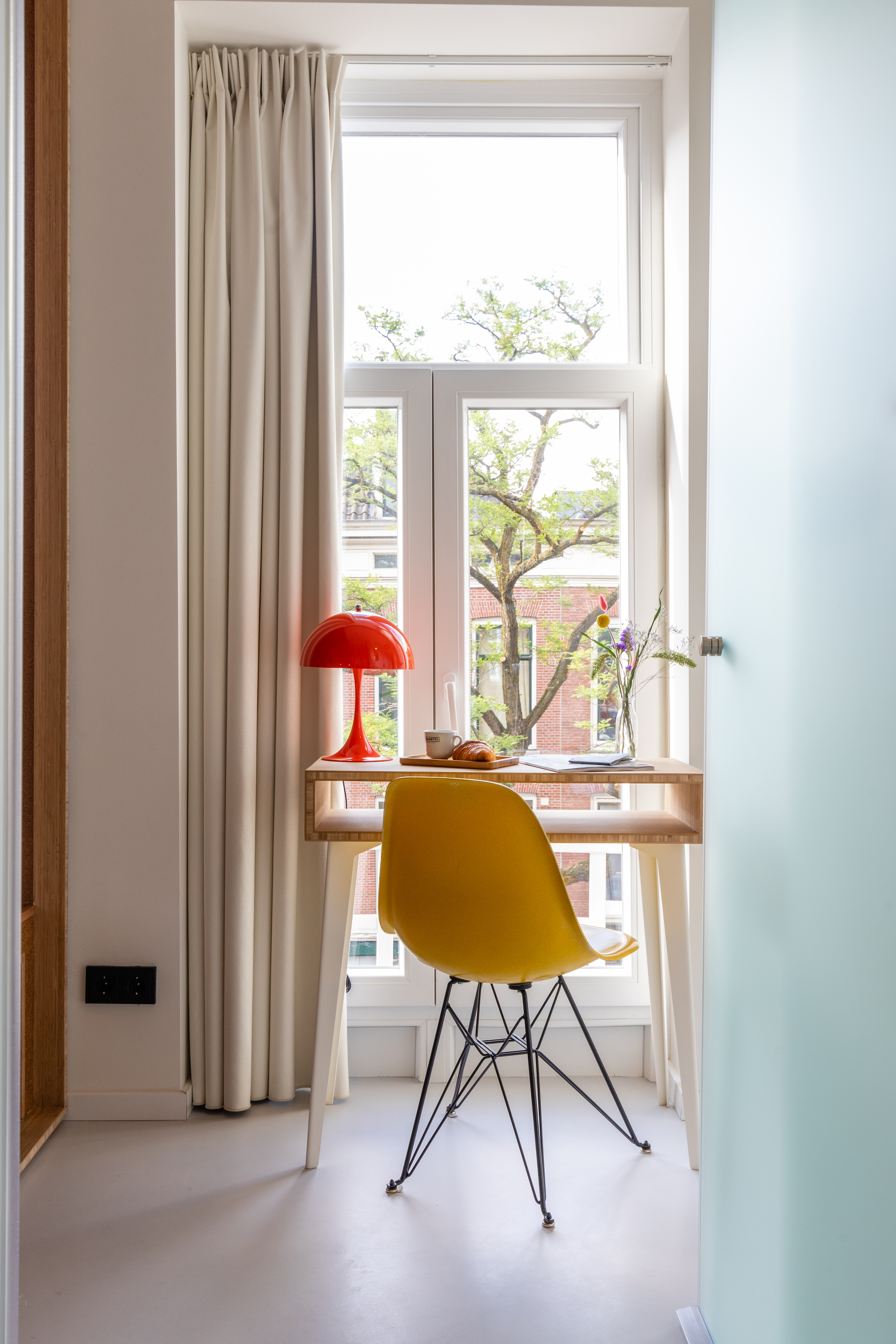 Galeria de Hotel The Bellhop / local architecture & urbanism - 5