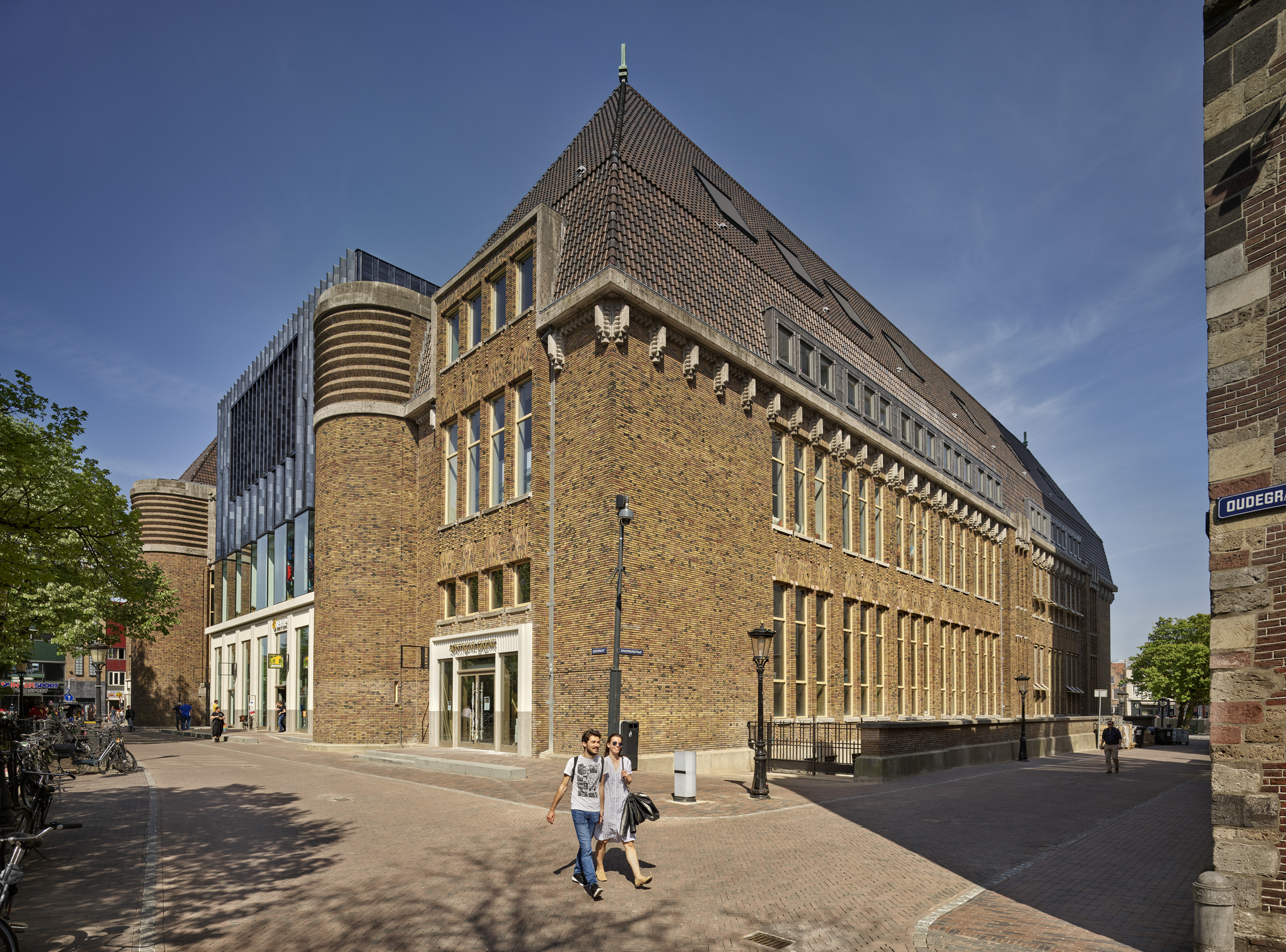 Gallery of Utrecht Central Library & Post Office / Zecc Architecten ...