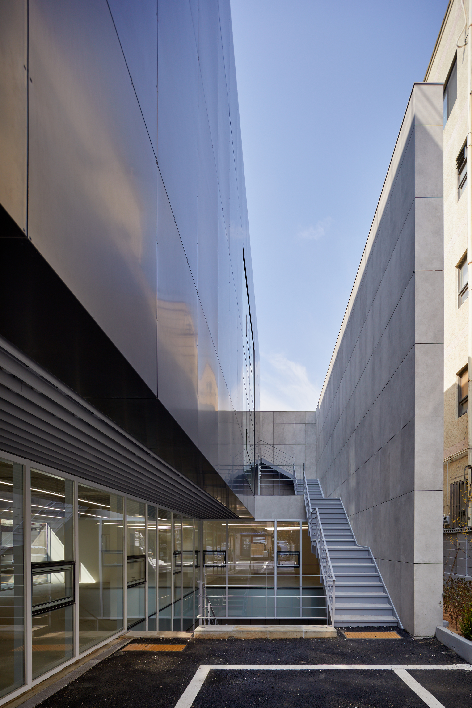 Gallery of Over the Layers Building / A'DUS [Architectural Designer ...