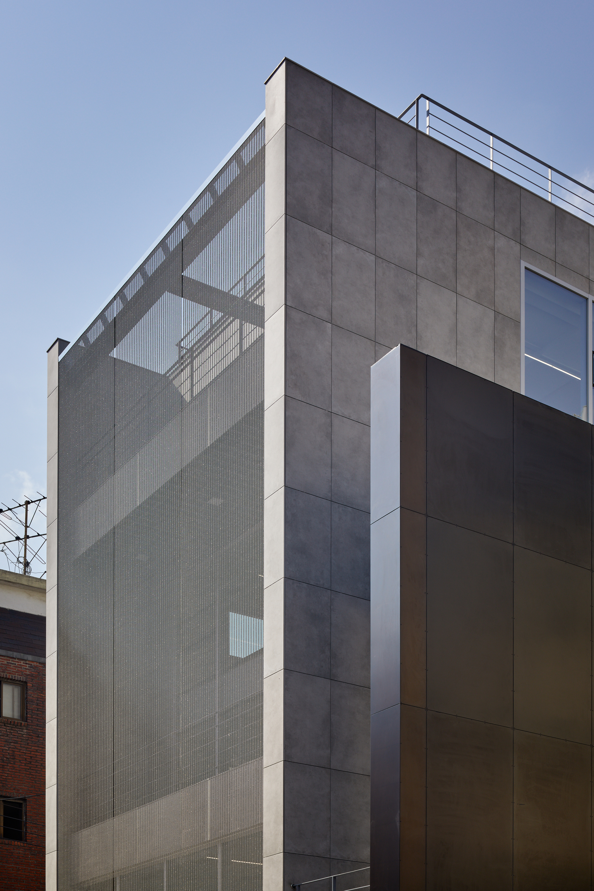 Gallery of Over the Layers Building / A'DUS [Architectural Designer ...