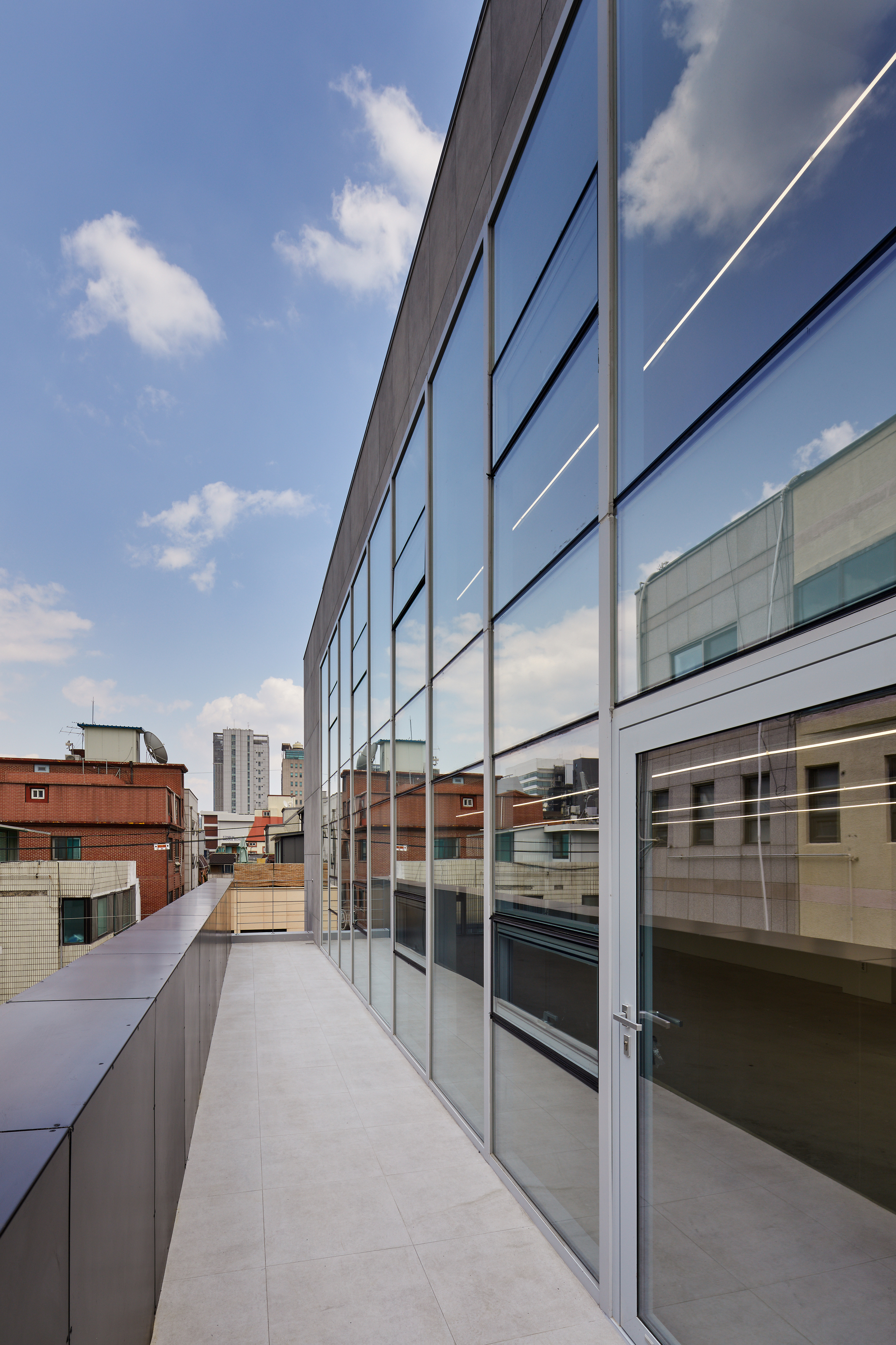 Gallery of Over the Layers Building / A'DUS [Architectural Designer ...