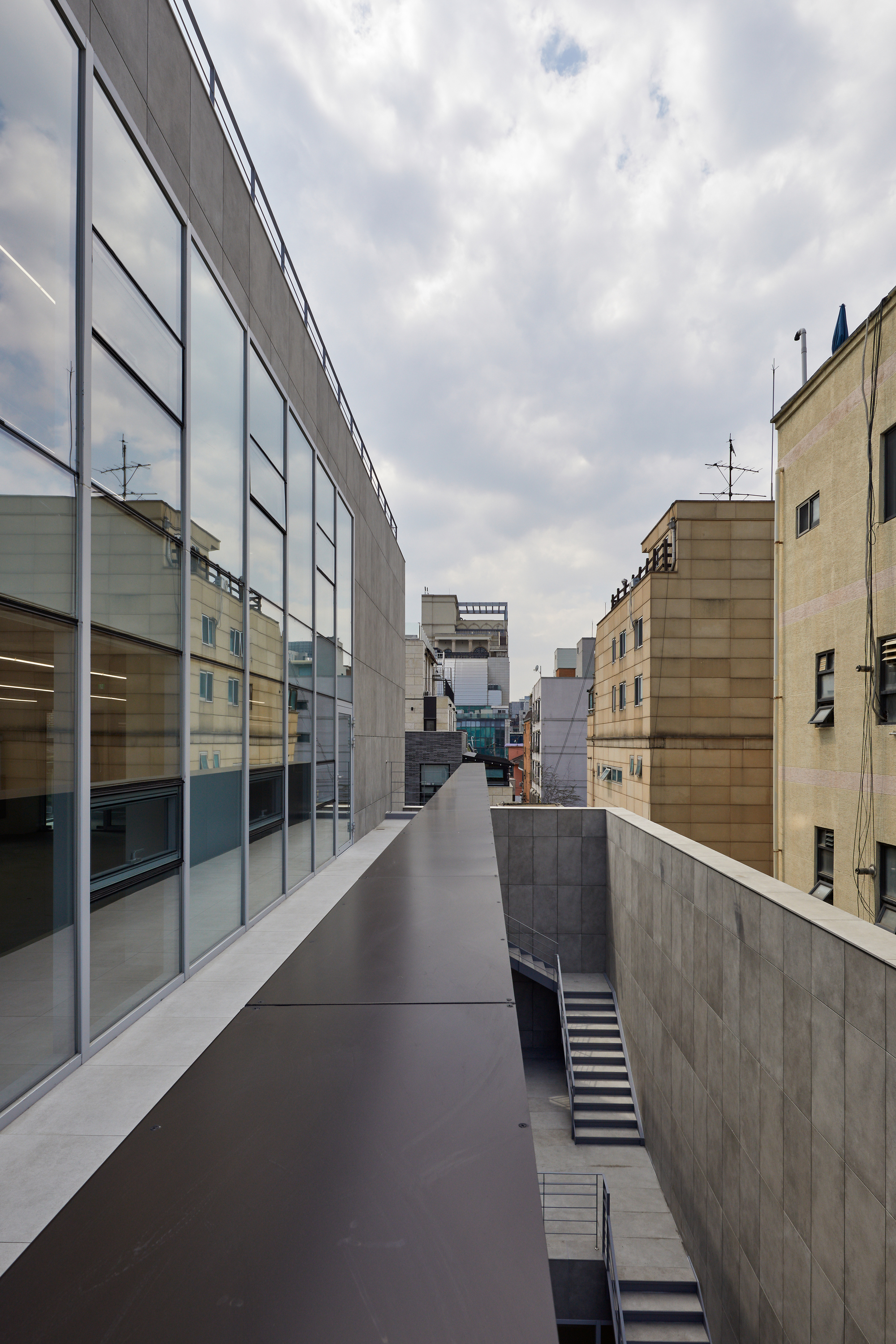 Gallery of Over the Layers Building / A'DUS [Architectural Designer ...