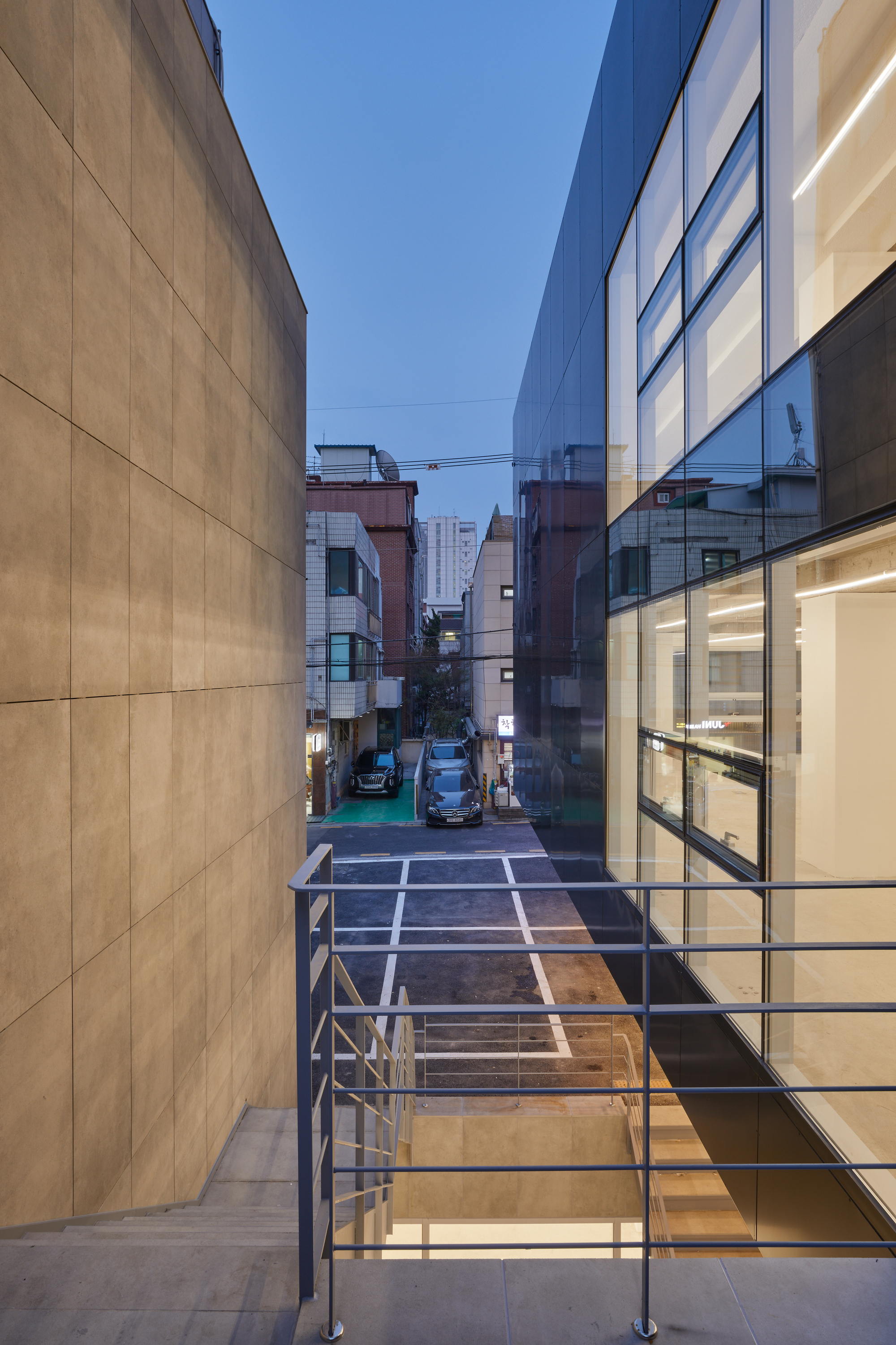 Gallery of Over the Layers Building / A'DUS [Architectural Designer ...
