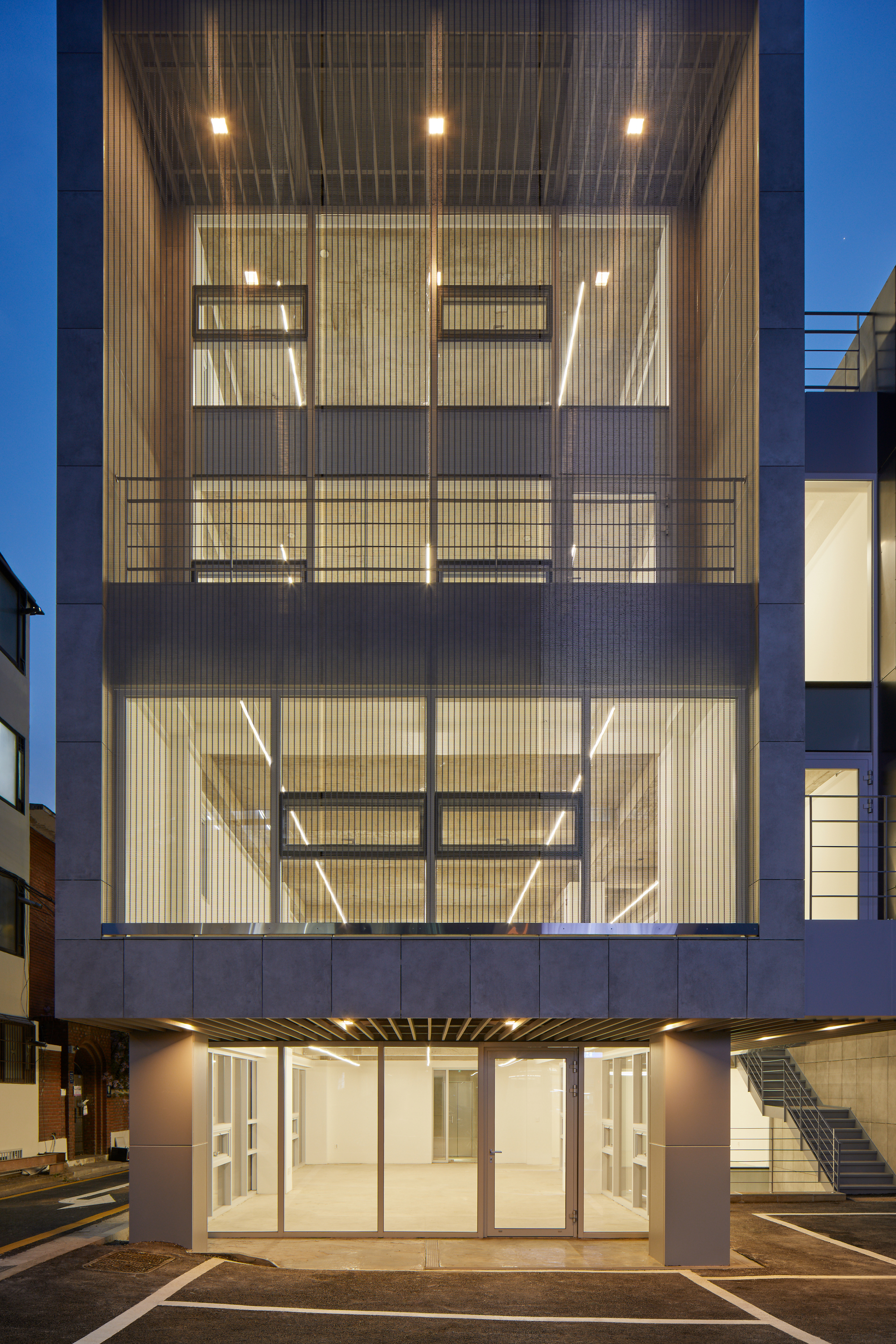Gallery of Over the Layers Building / A'DUS [Architectural Designer ...