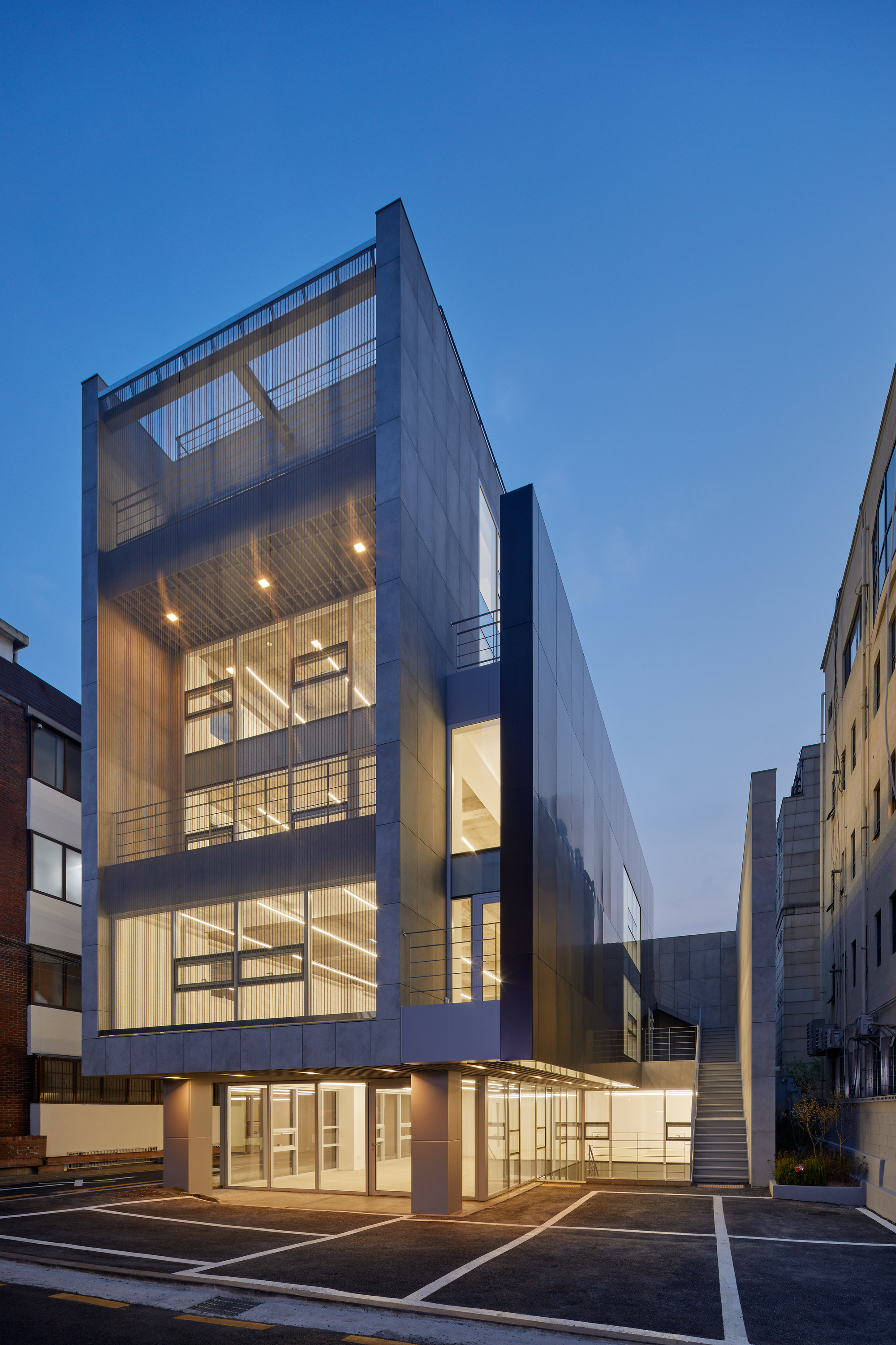 Gallery of Over the Layers Building / A'DUS [Architectural Designer ...