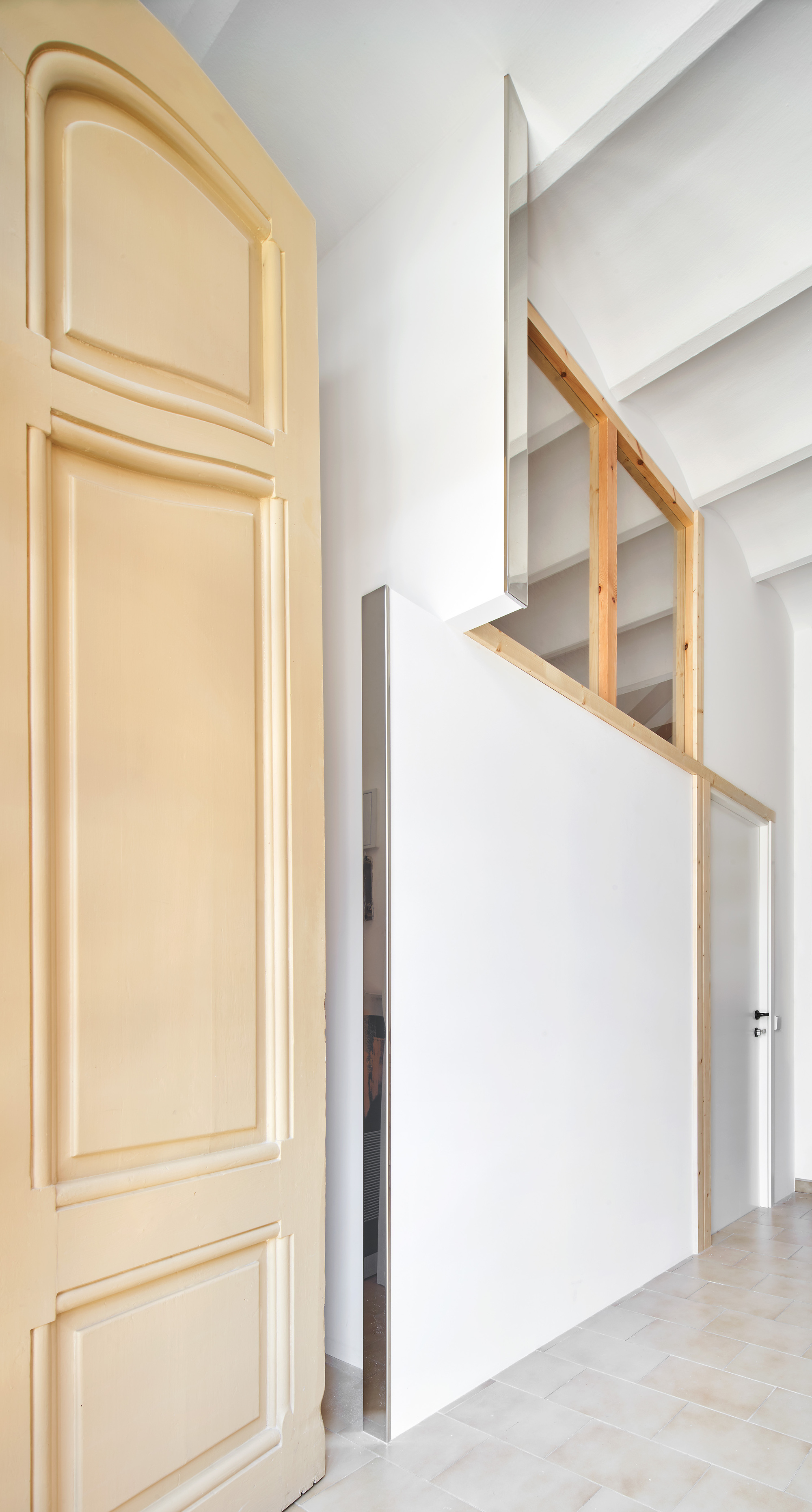 Gallery of The Magic Box Apartment / Raúl Sánchez Architects - 24