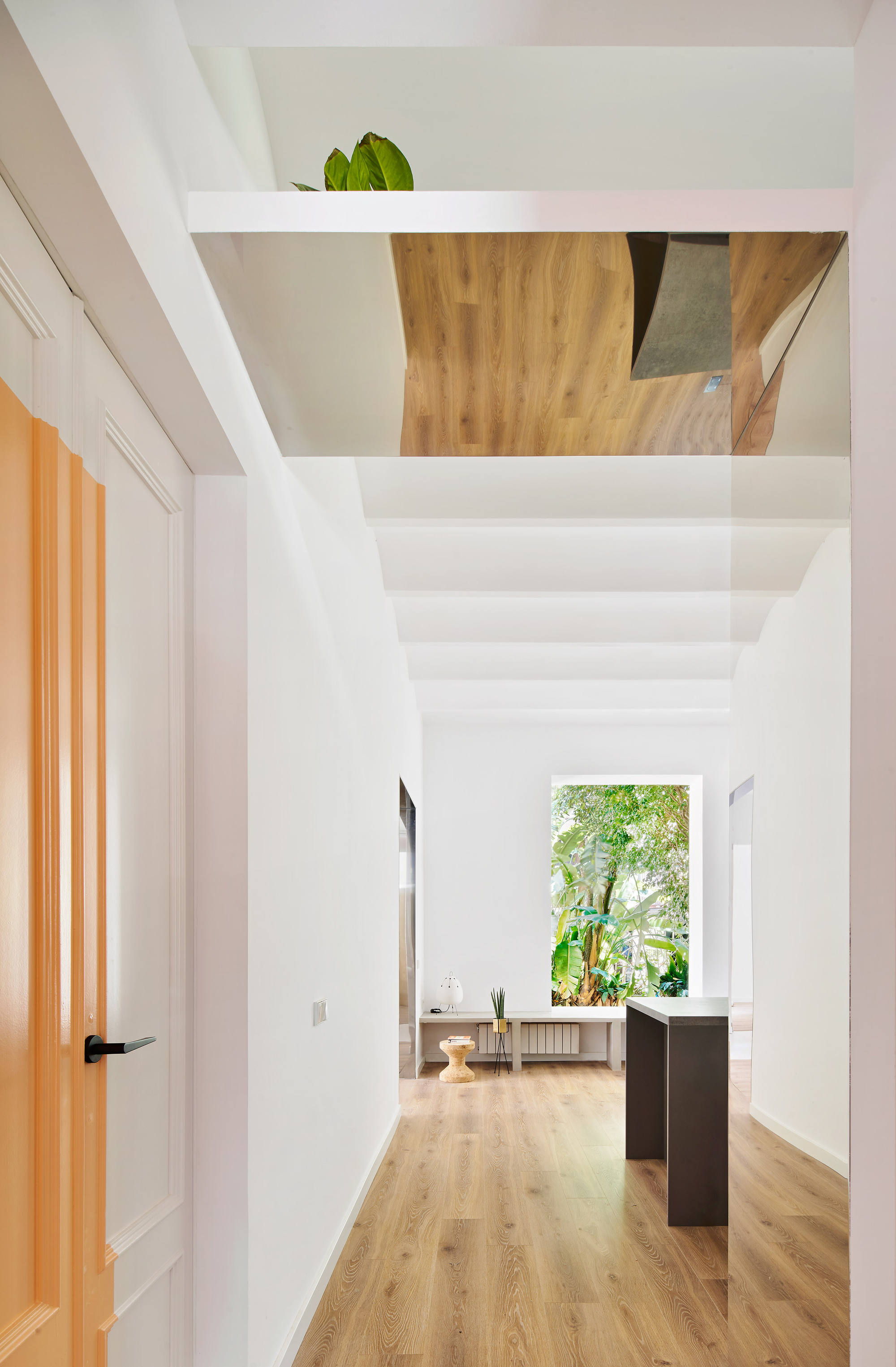 Gallery of The Magic Box Apartment / Raúl Sánchez Architects - 8