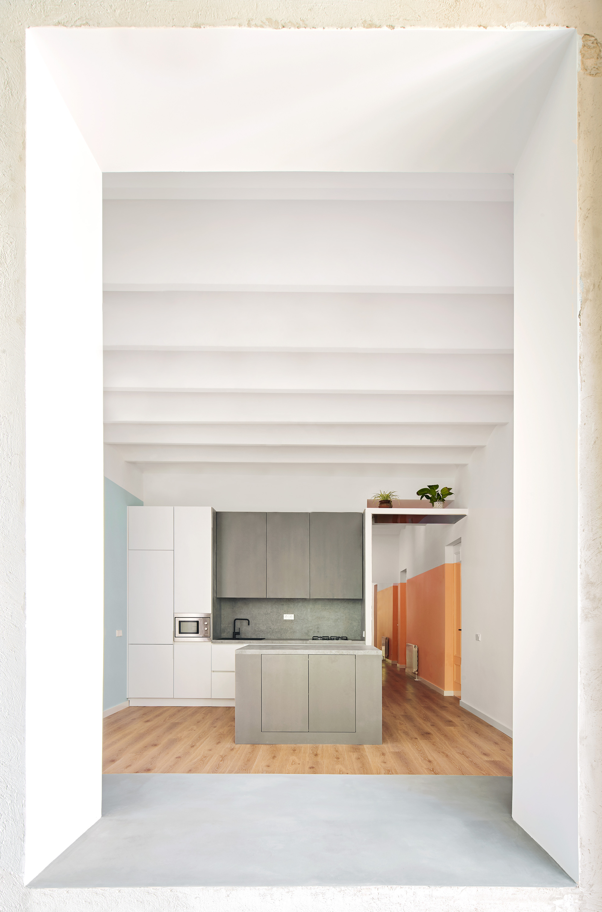 Gallery of The Magic Box Apartment / Raúl Sánchez Architects - 17