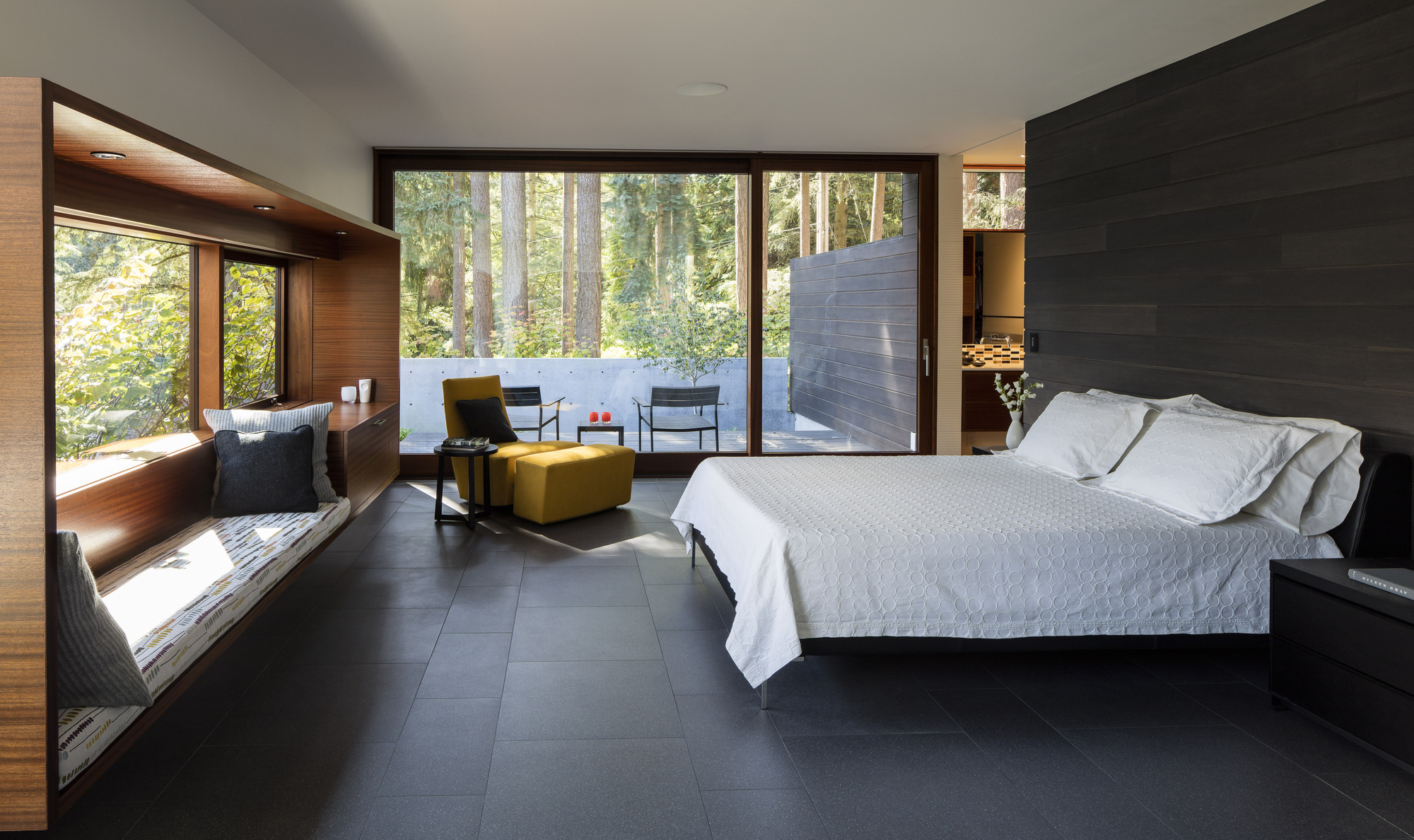 Gallery of Inside Outside House / David Coleman Architecture - 22