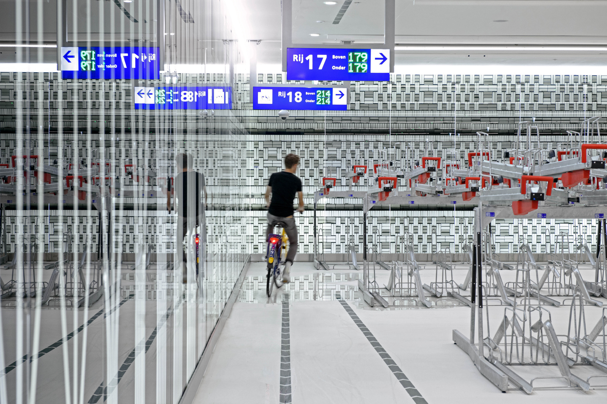 Gallery of Bicycle Parking Garage The Hague / Silo + Studio Marsman - 3