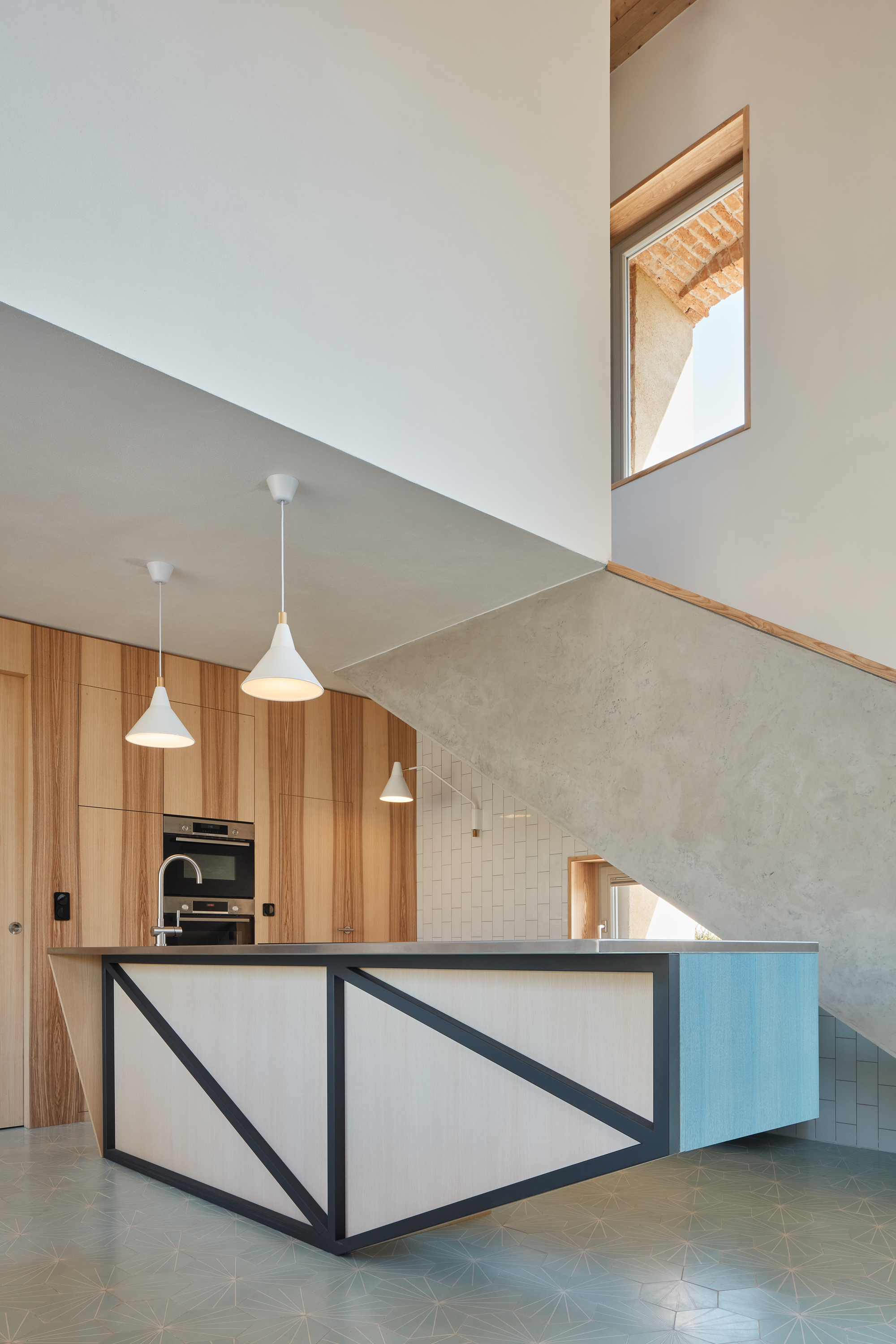 Gallery of House Inside a Ruin / ORA - 15