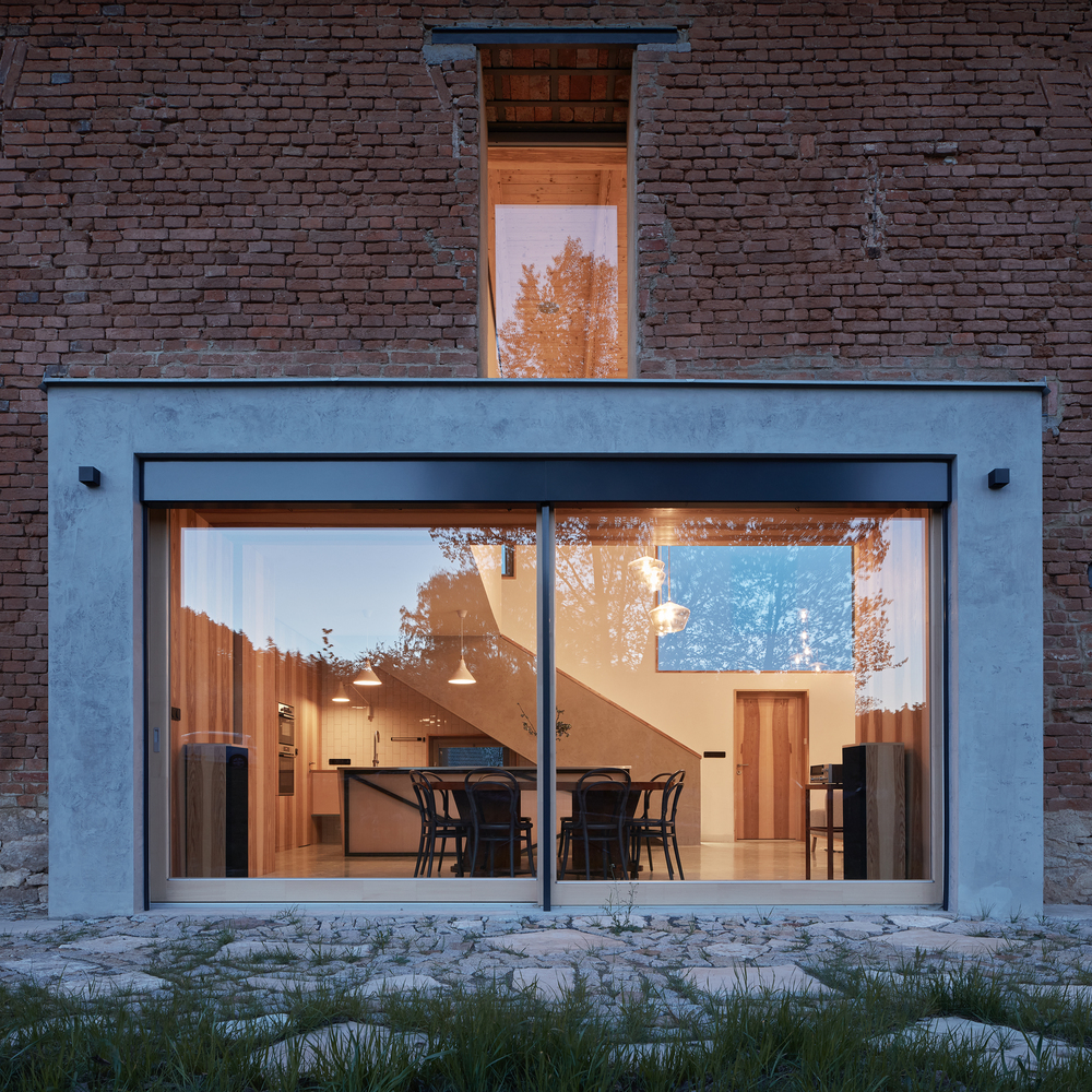 Gallery of House Inside a Ruin / ORA - 3