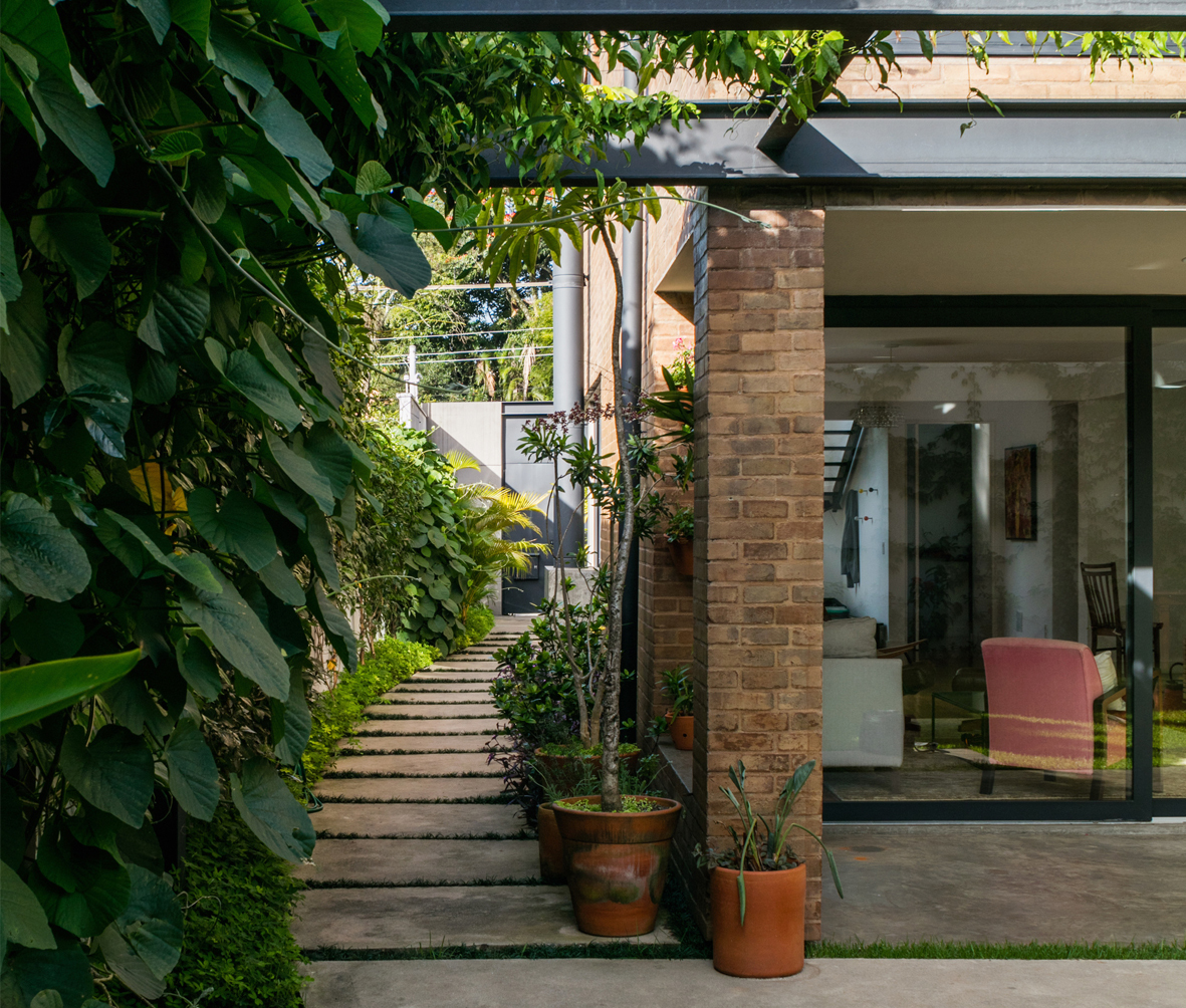 Gallery of Houses with Side Patios: Bountiful Natural Light and ...